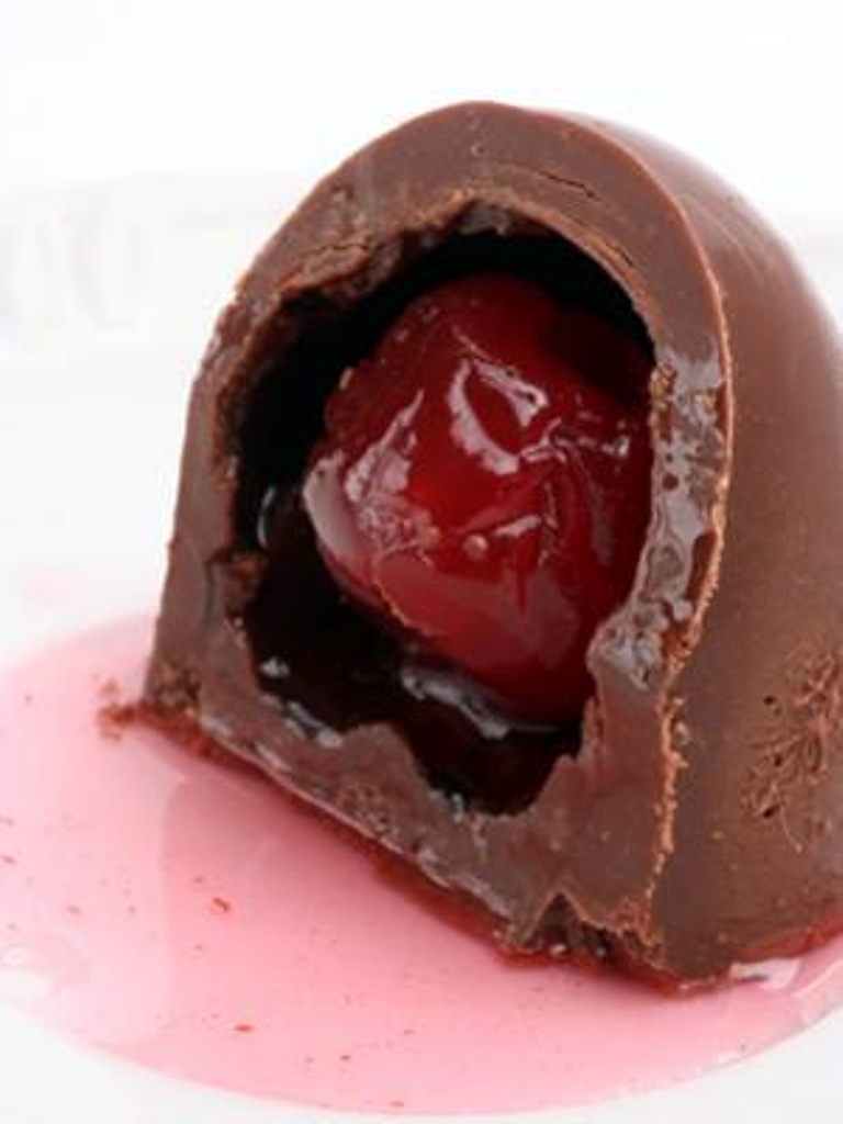 Bombom de Chocolate Recheado com Licor de Cereja - DI MONE CHOCOLATES