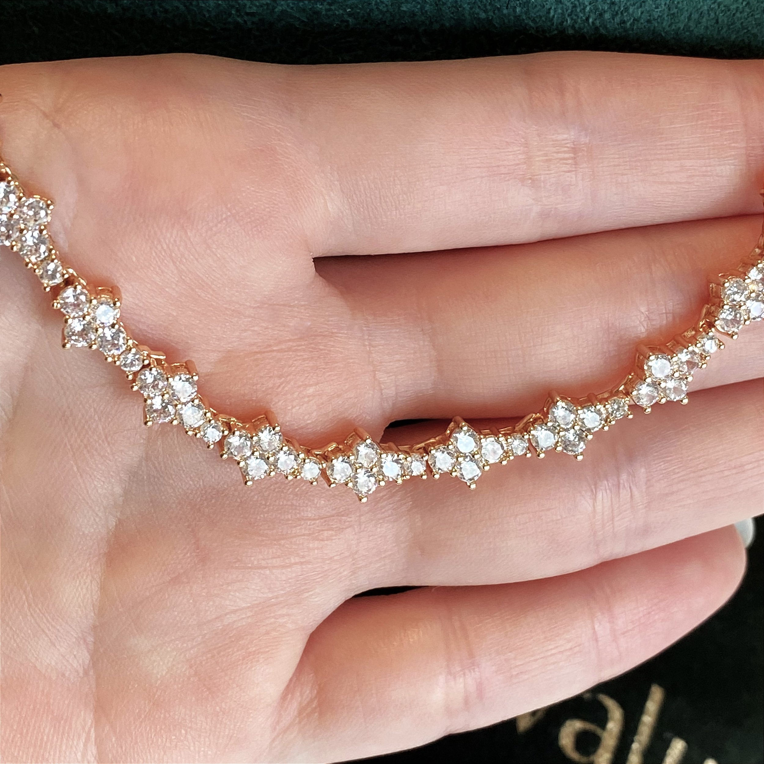 Colar riviera cravejada em 4 pontos com zircônias cristal de 3mm e 40c - Evaluna®