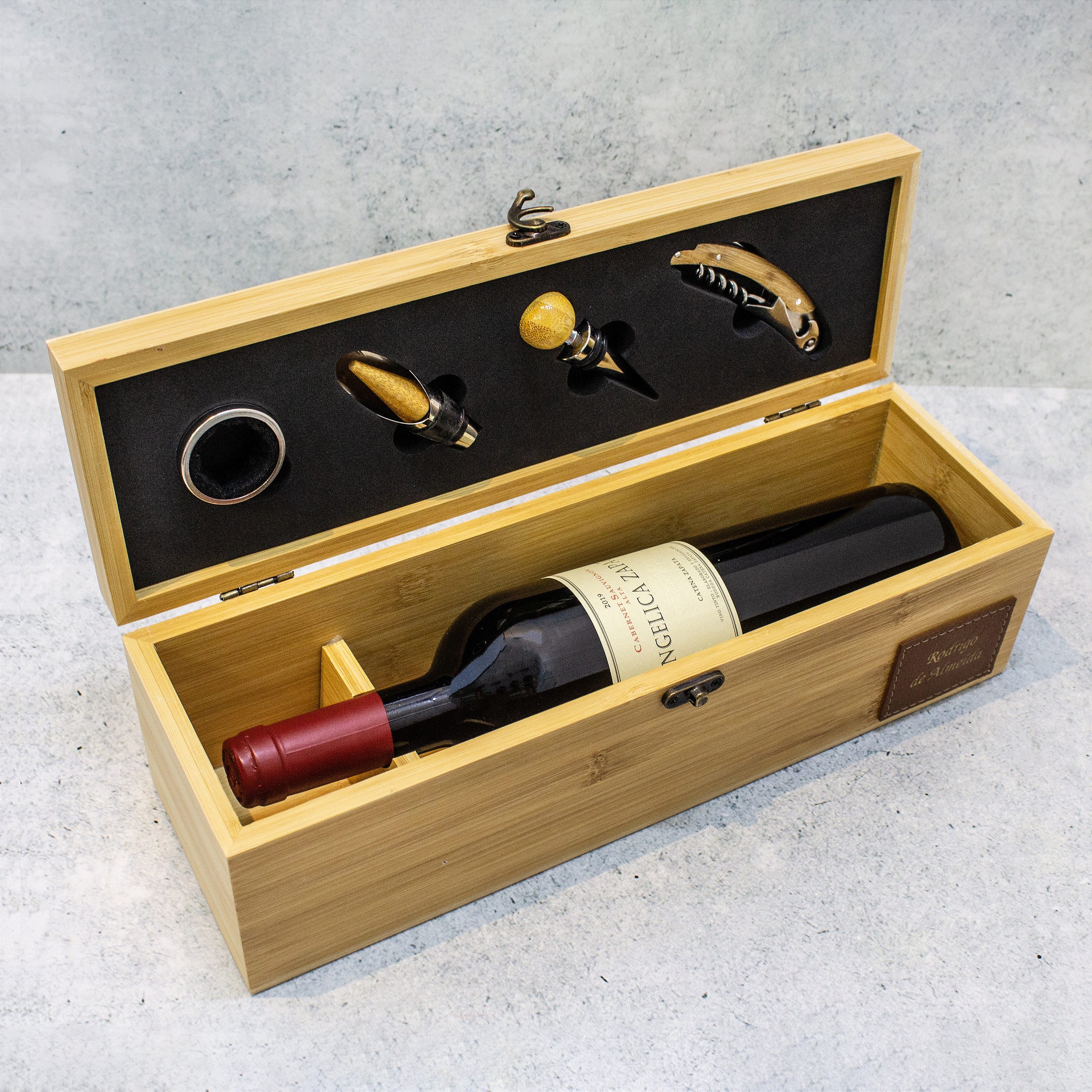 Kit Presente Vinho e Acessórios - Becca Gifts - Presente nos melhores ...