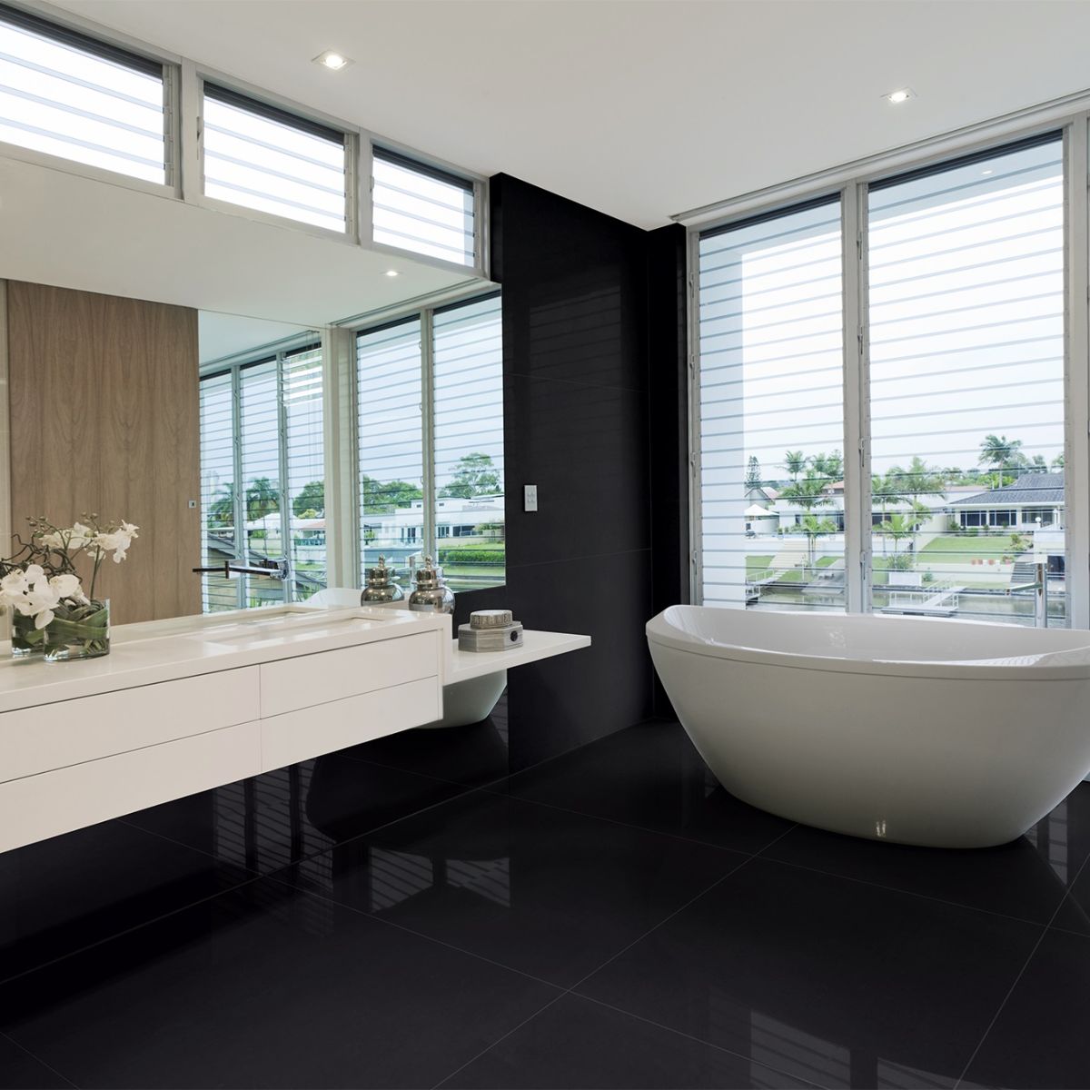 Porcelanato Nero-84 Polido 84x84CM Retificado Delta 944637 - Guemat ...
