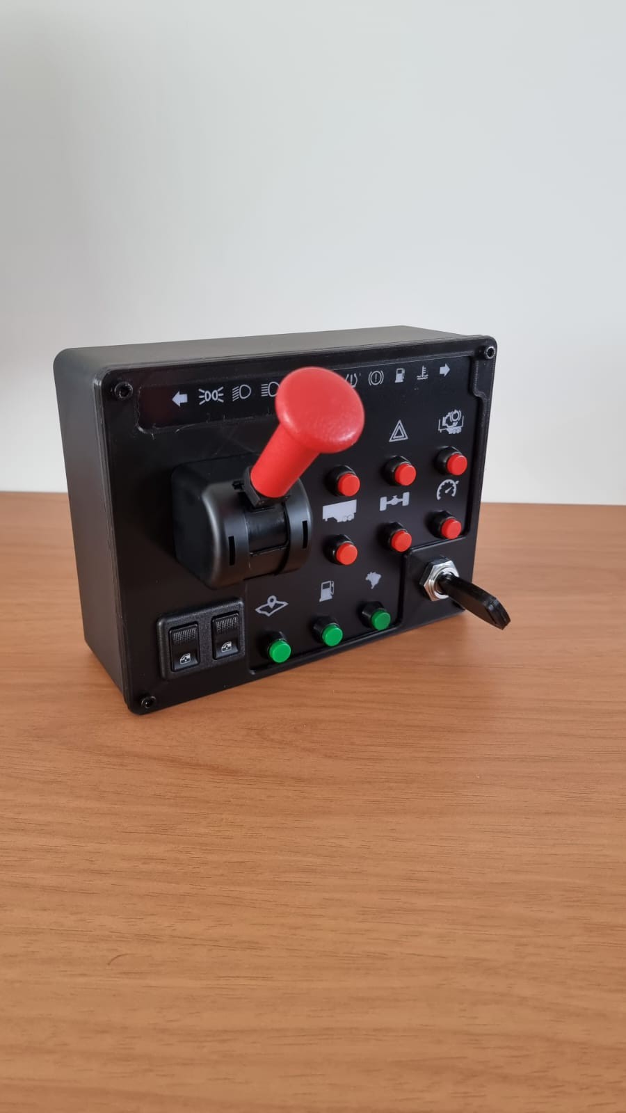 Button Box Berlim - Cargo Simuladores