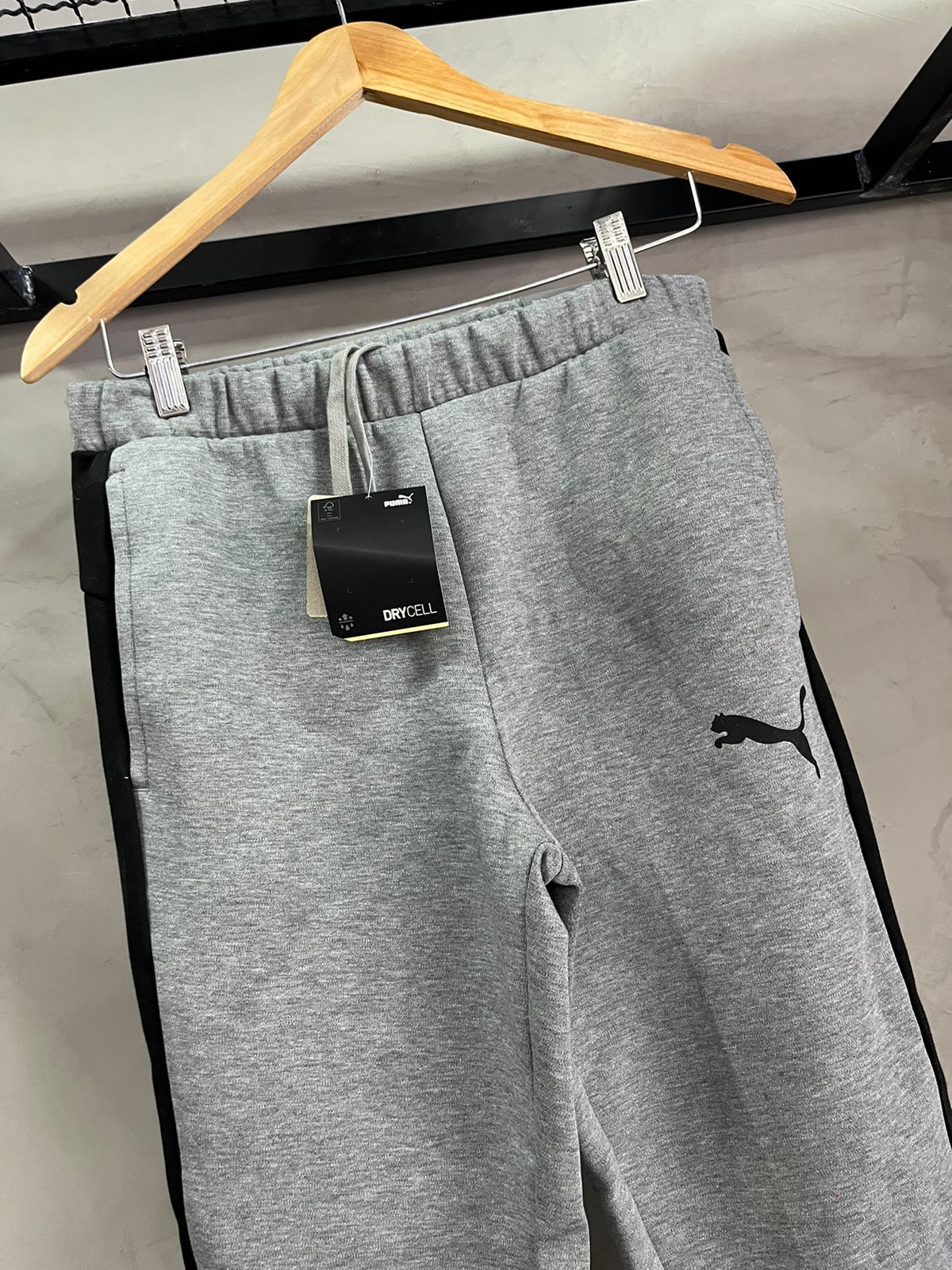 CALÇA PUMA TECH FLEECE CINZA/PRETO - JNoriginals