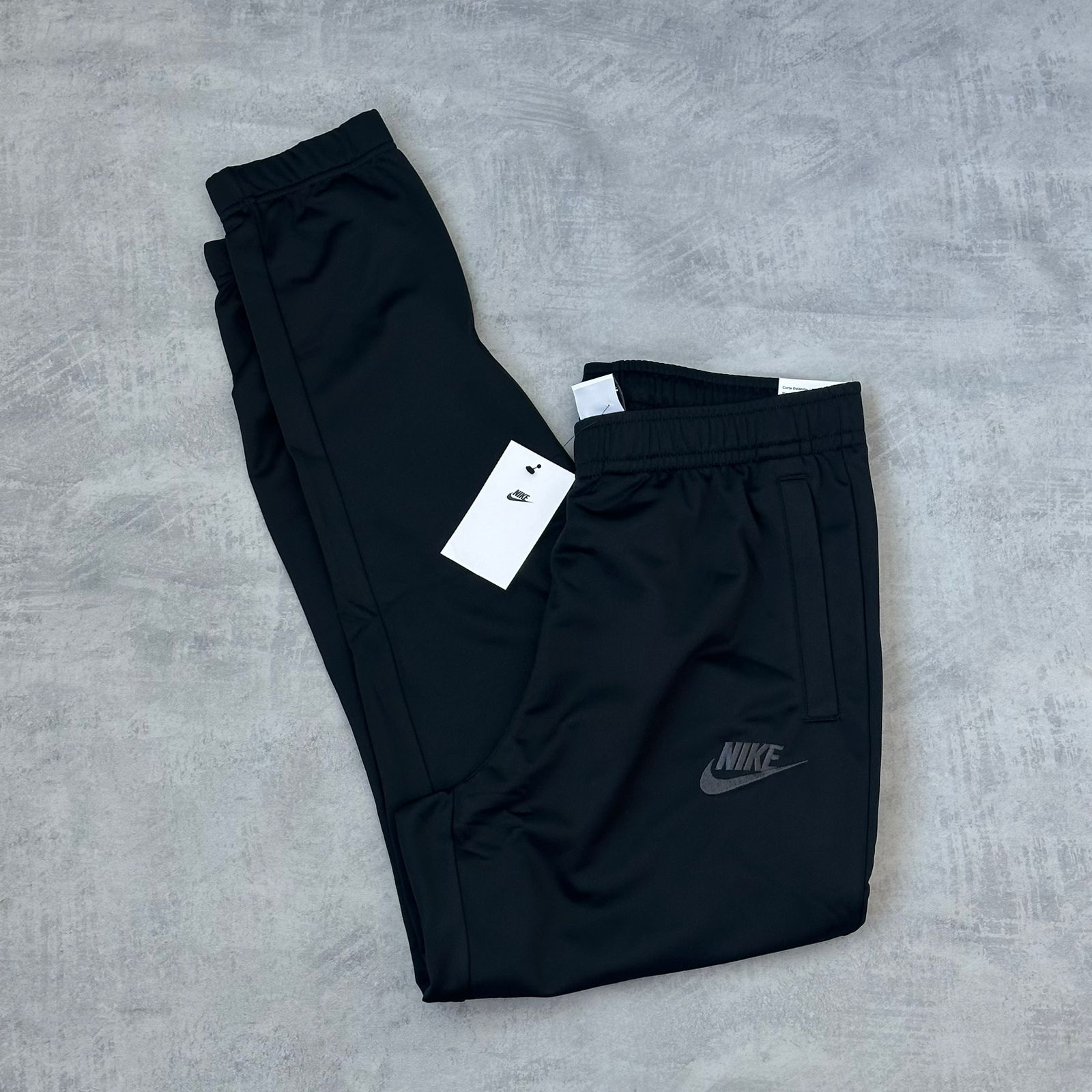 AGASALHO NIKE SPORTWEAR ESSENTIAS (PRETO) - JNoriginalshop