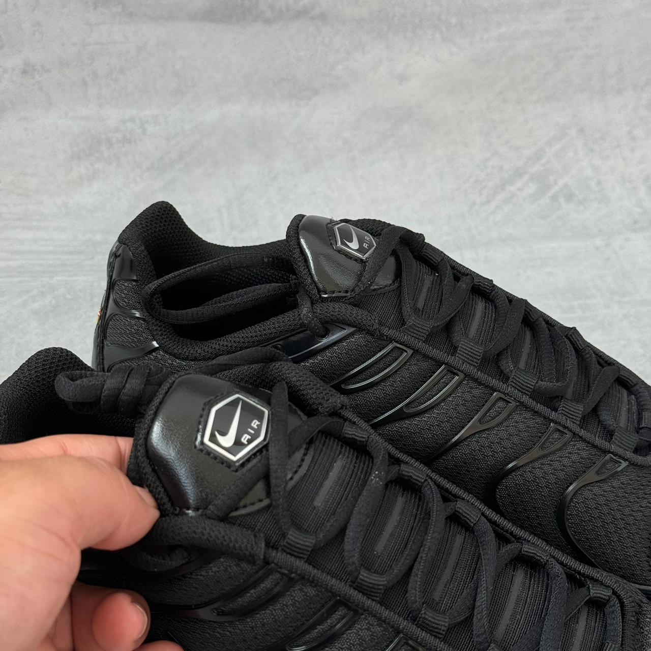 TENIS AIR MAX PLUS ALL BLACK - JNoriginalshop
