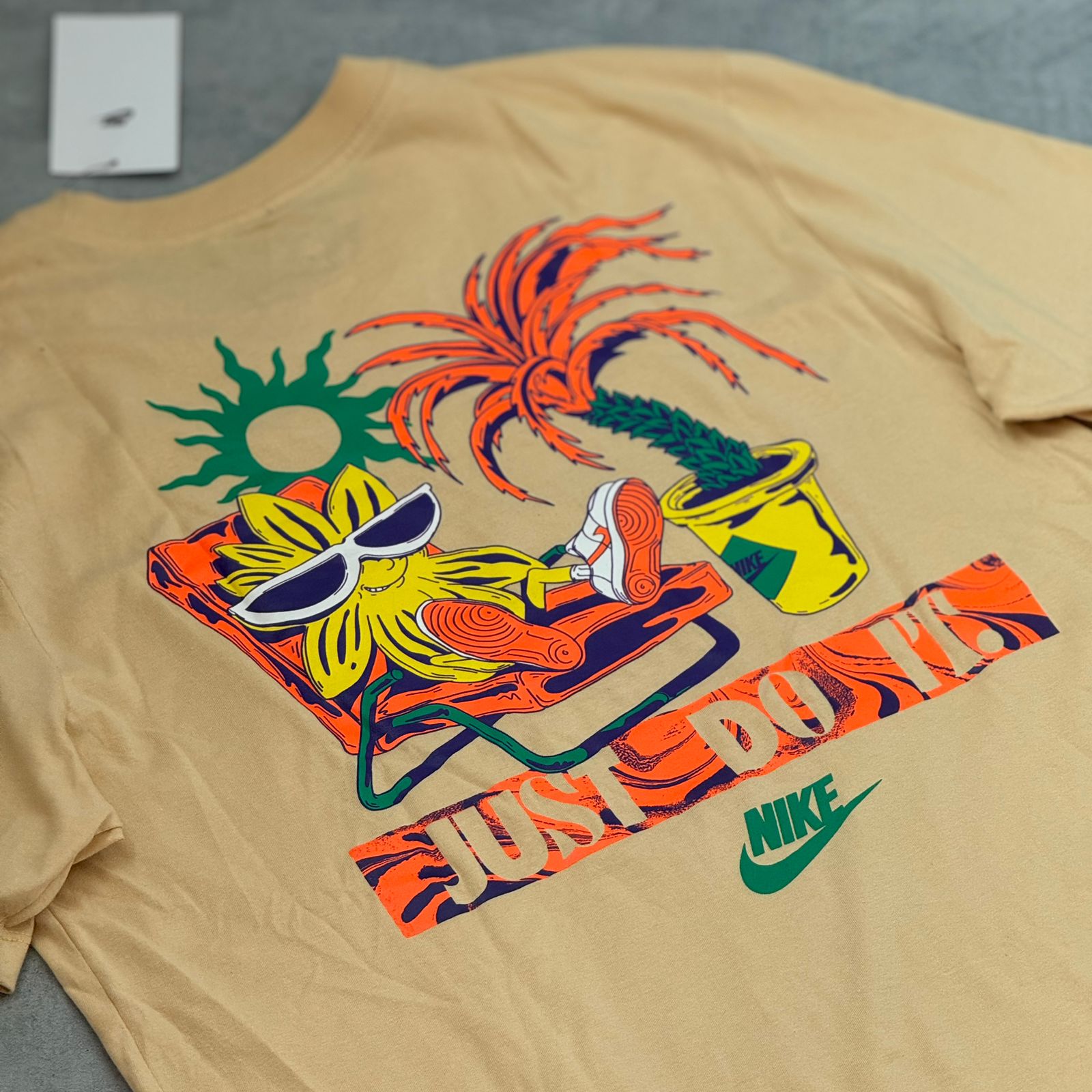 Camiseta Nike Sportwear Spring Break - Bege - JNoriginalshop