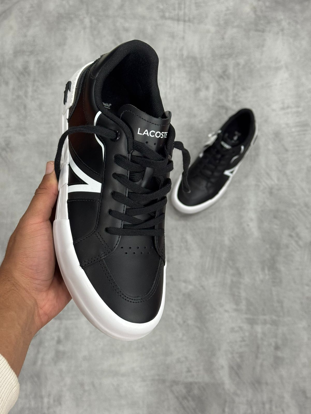 Tênis Lacoste L004 preto+branco - 48CMA0002BT312 - JNoriginalshop