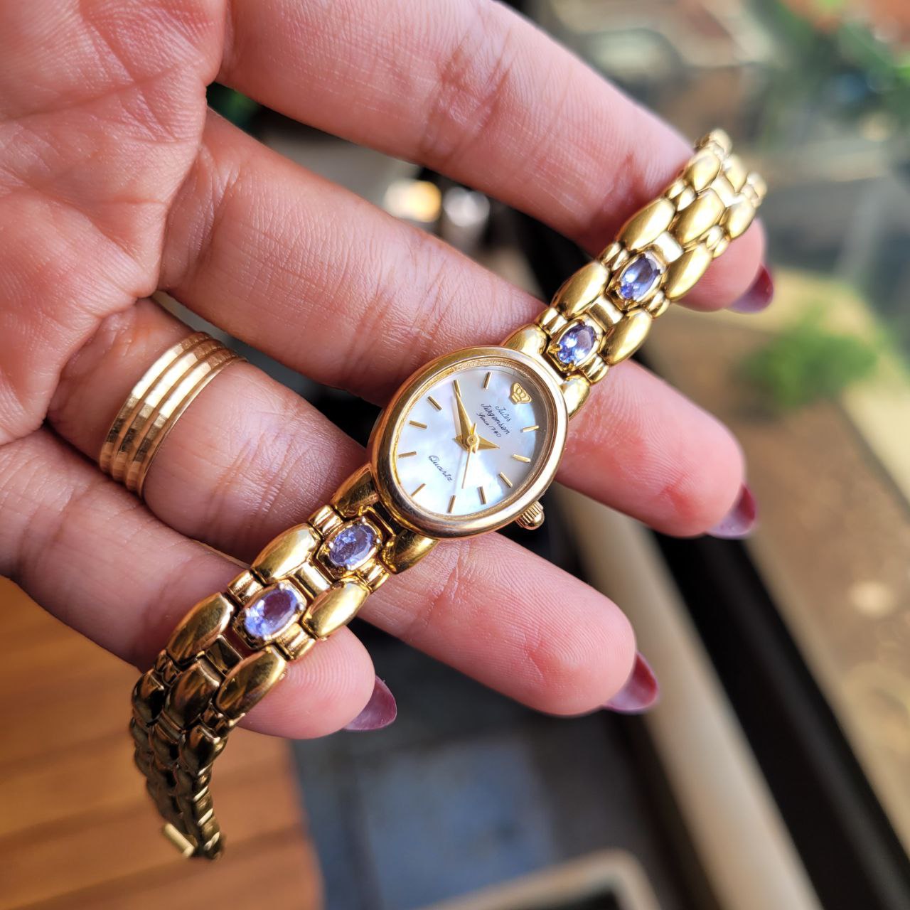 💛 Relógio Feminino Jules Jürgensen Signature ⌚ Dourado com Pedras Lilás ...