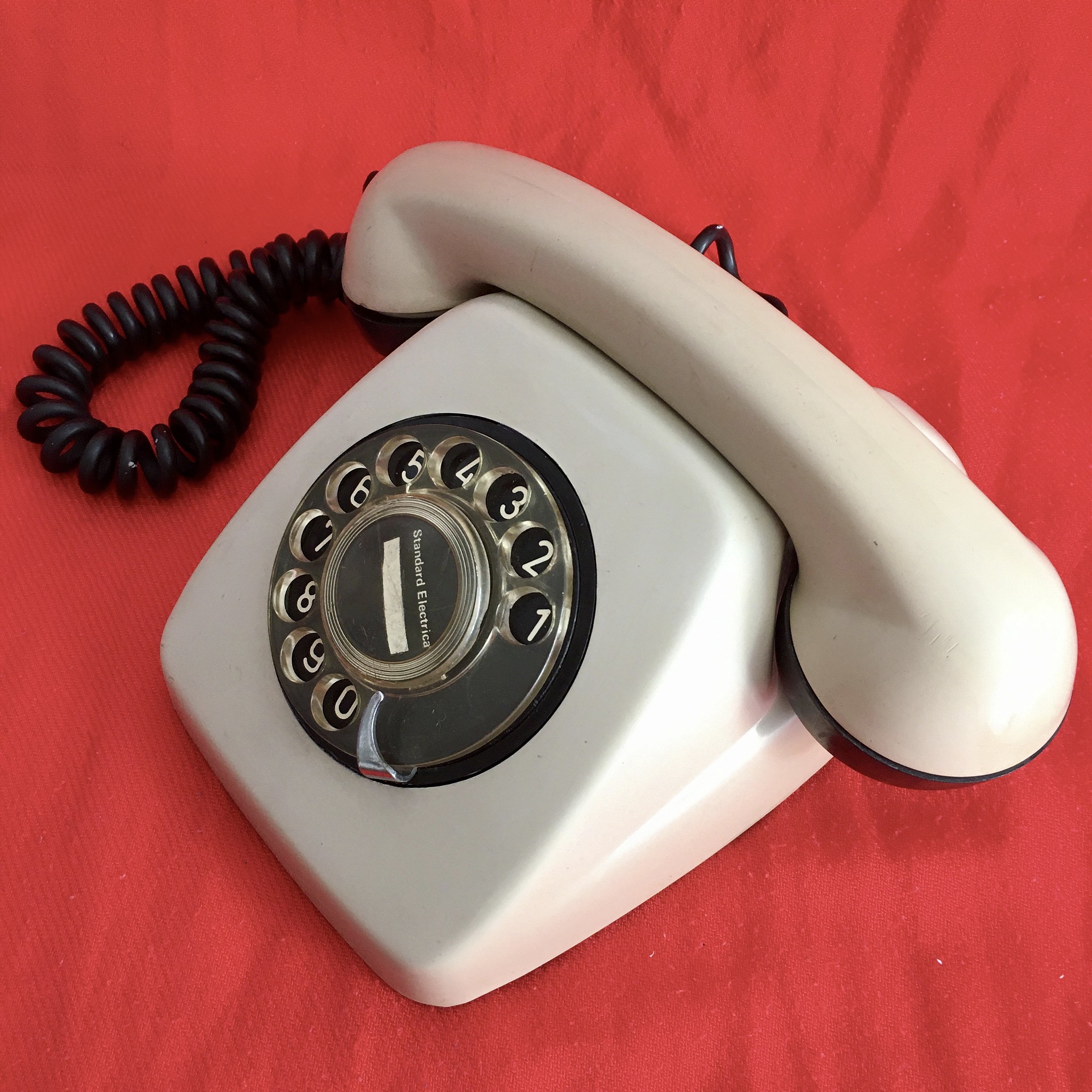 Telefone de disco antigo creme clássico Standard Elétrica - Decoração ...