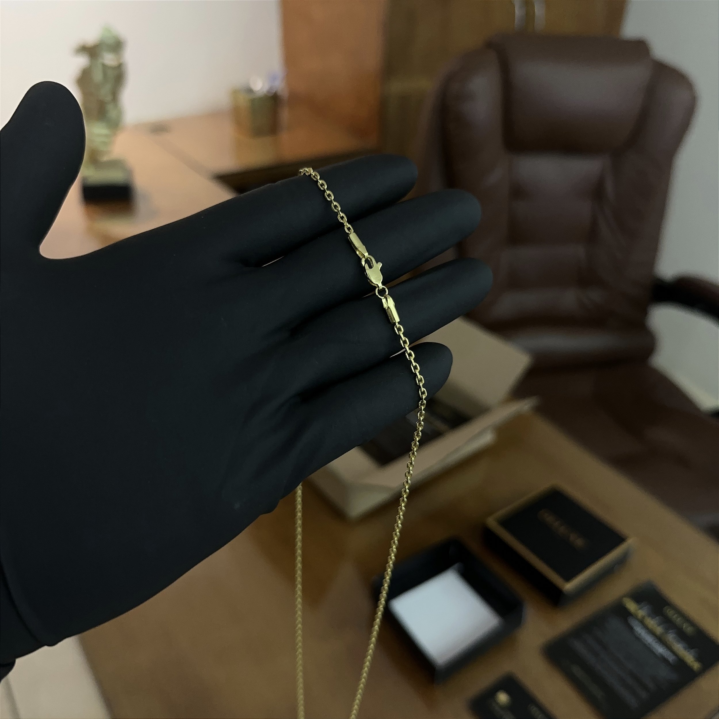 Corrente cadeado 2mm 70 ou 60cm + Cruz amarrada- BANHADO A OURO 18k - DELUXE JOIAS RECIFE