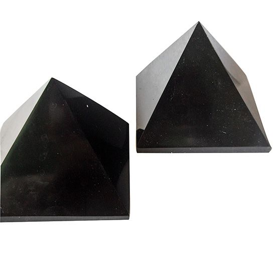 Pirâmide Obsidiana Negra 80 a 90mm entre 450 a 500g Classe A - Sojóias ...