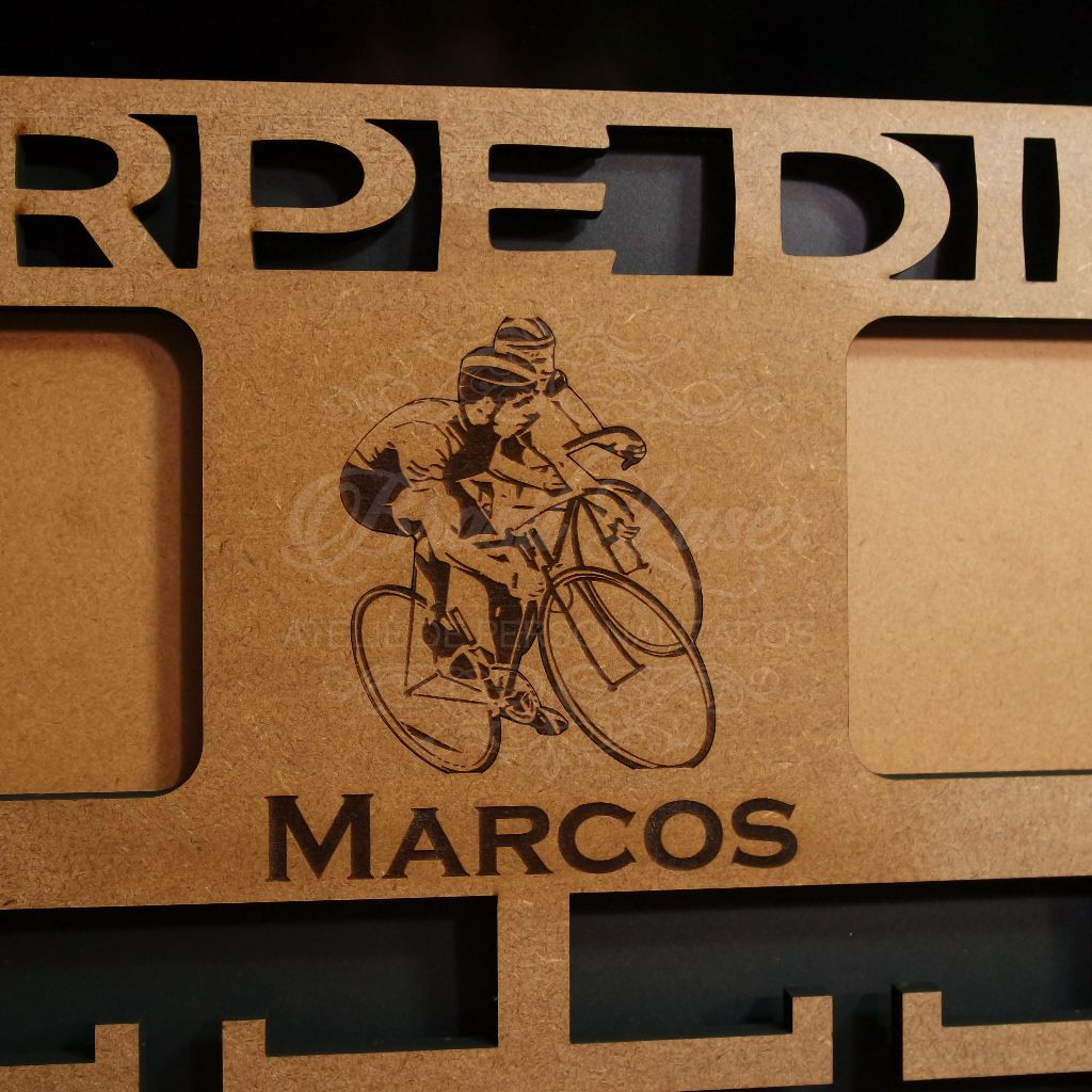 Porta Medalhas Personalizado em MDF - Brasillaser Ateliê de Personalizados