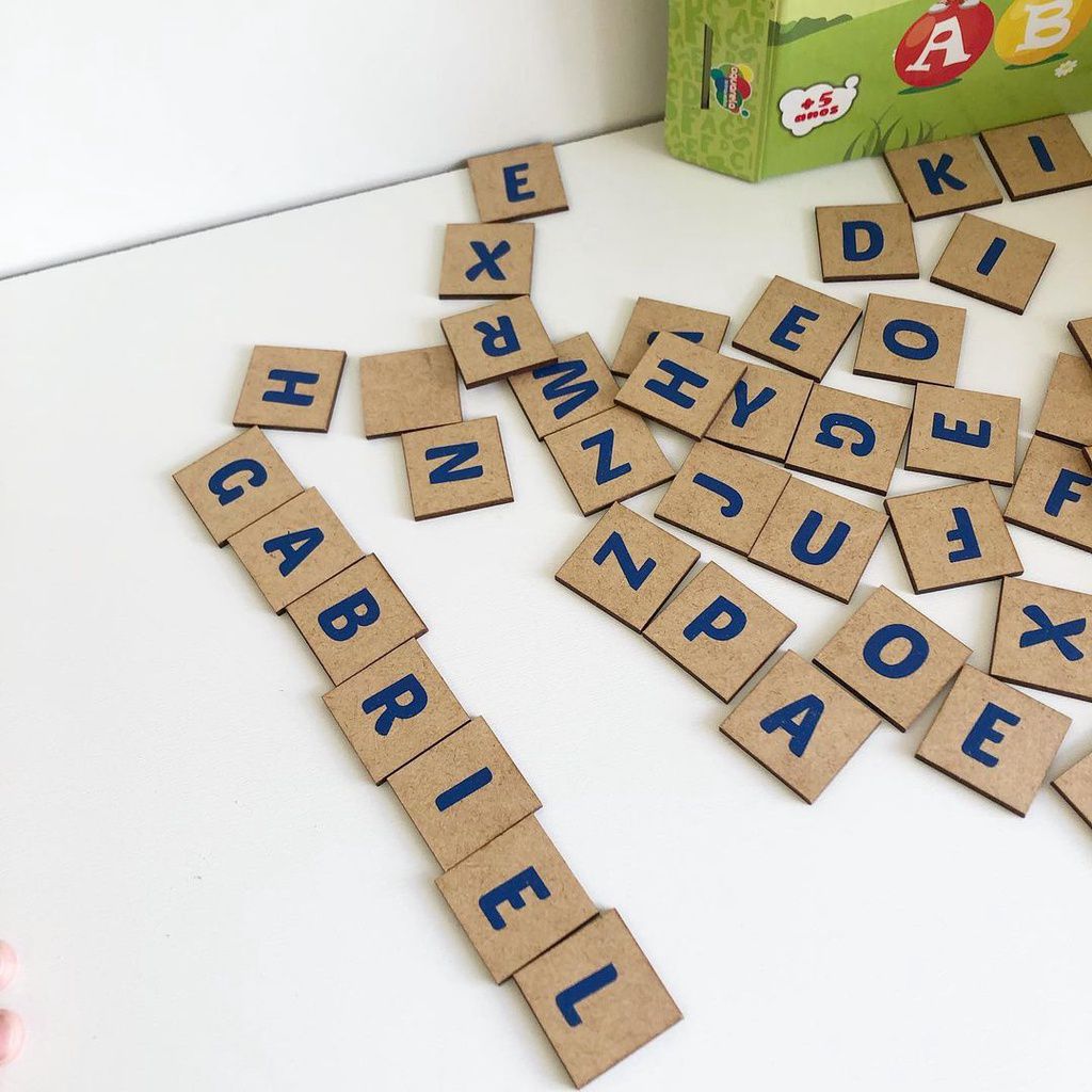 Brinquedo Pedagógico e Educativo Conhecendo as Letras 70 peças em ...