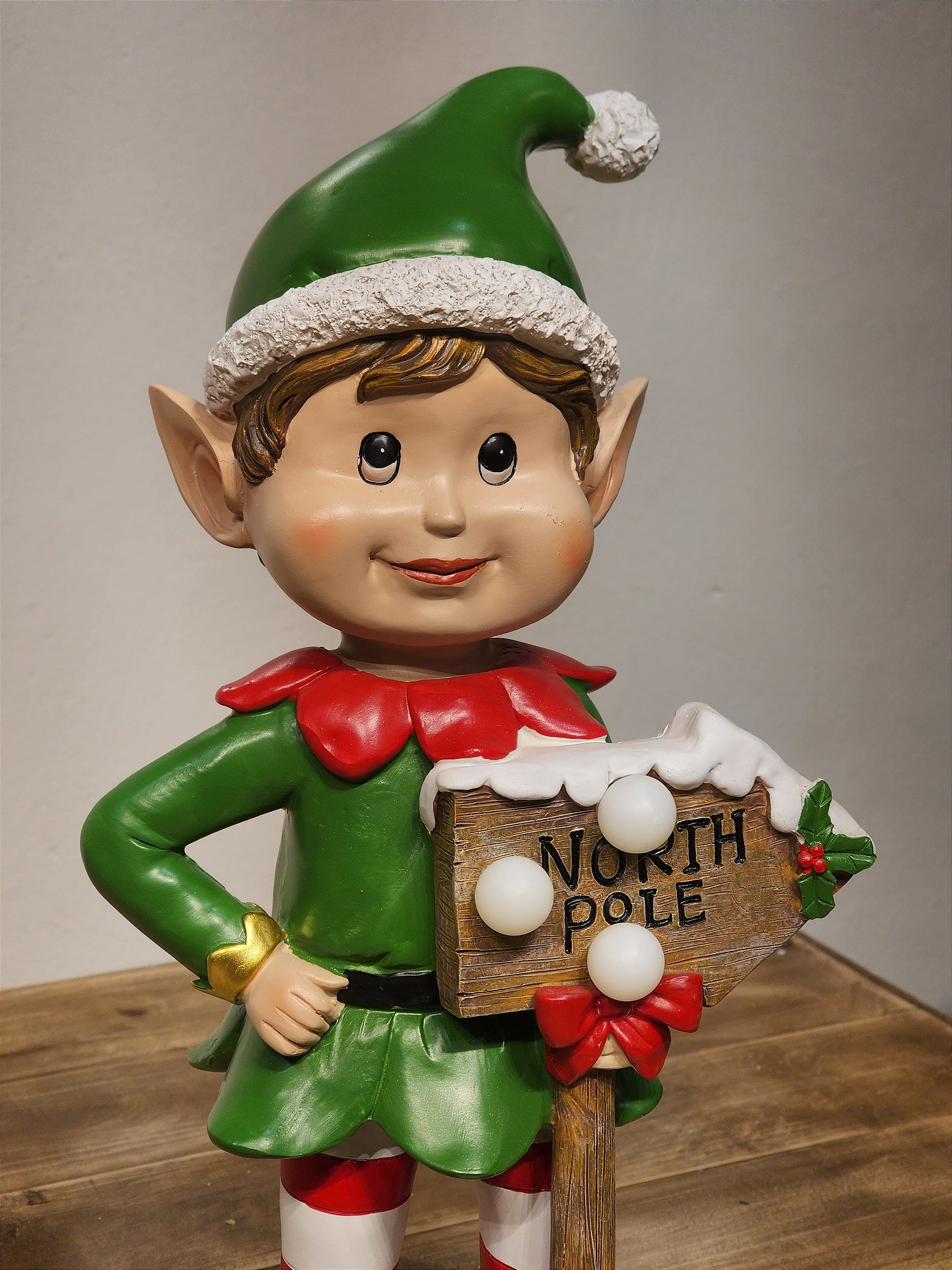 ELFO COM LED EM RESINA 40,6CM - Senhor Natal