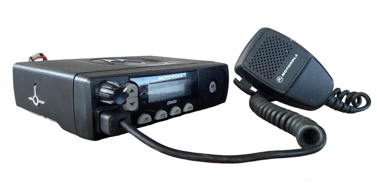 Rádio Motorola Em400 Vhf - Semi Novo - POP SHOP