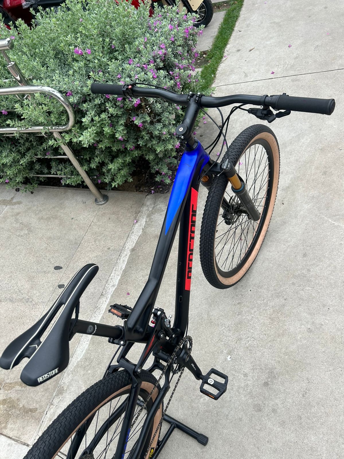 BICICLETA MTB FULL ARO (29) REDSTONE BLADE SHIMANO DEORE 12V FREIO DISC HIDRÁULICO QUADRO 15 (P ...