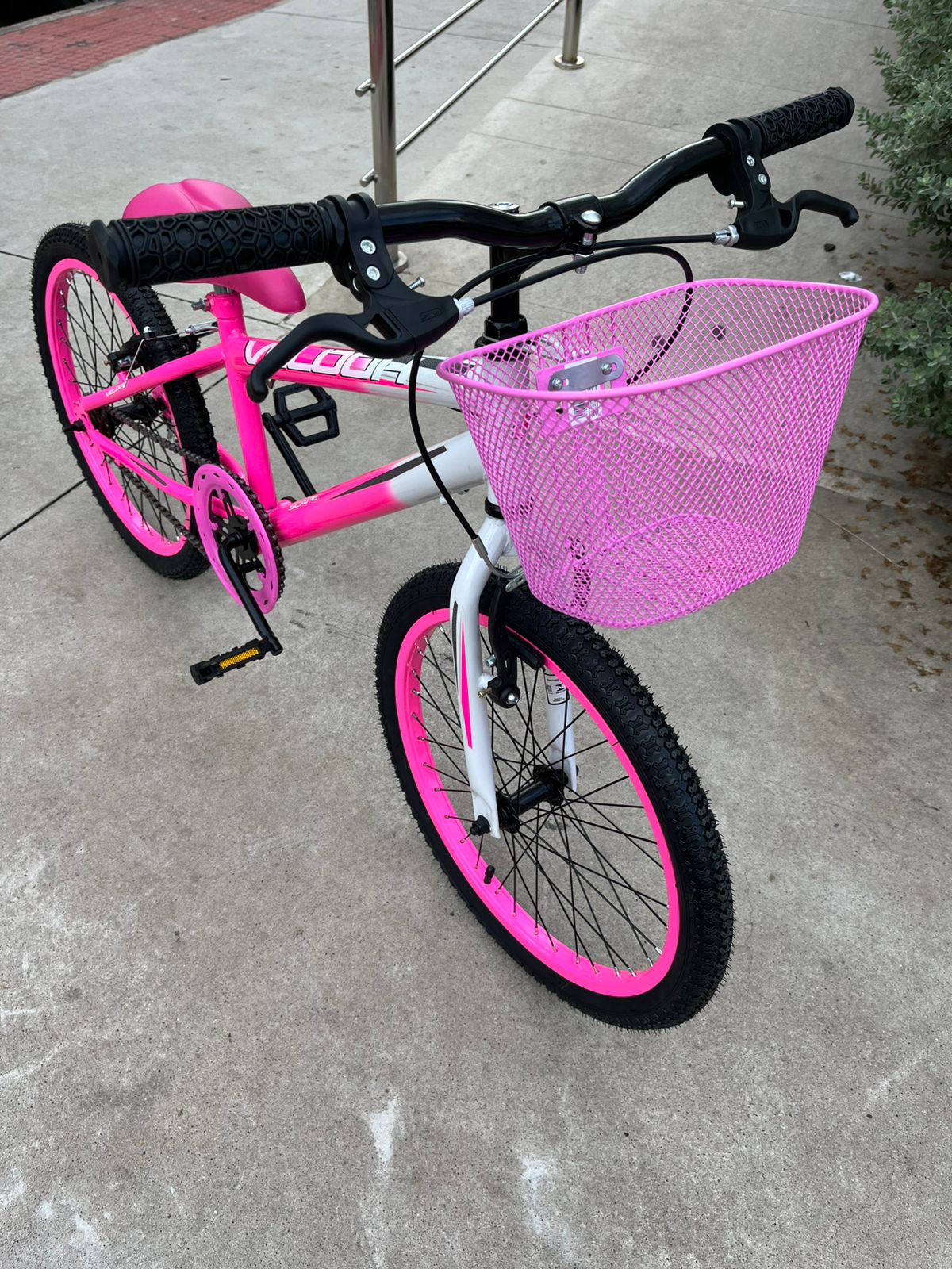 BICICLETA ARO (20) FEMININA COR ROSA/BRANCO S/MARCHA FREIO V-BRAKE MARCA VELOOH - GFS BIKE SHOP