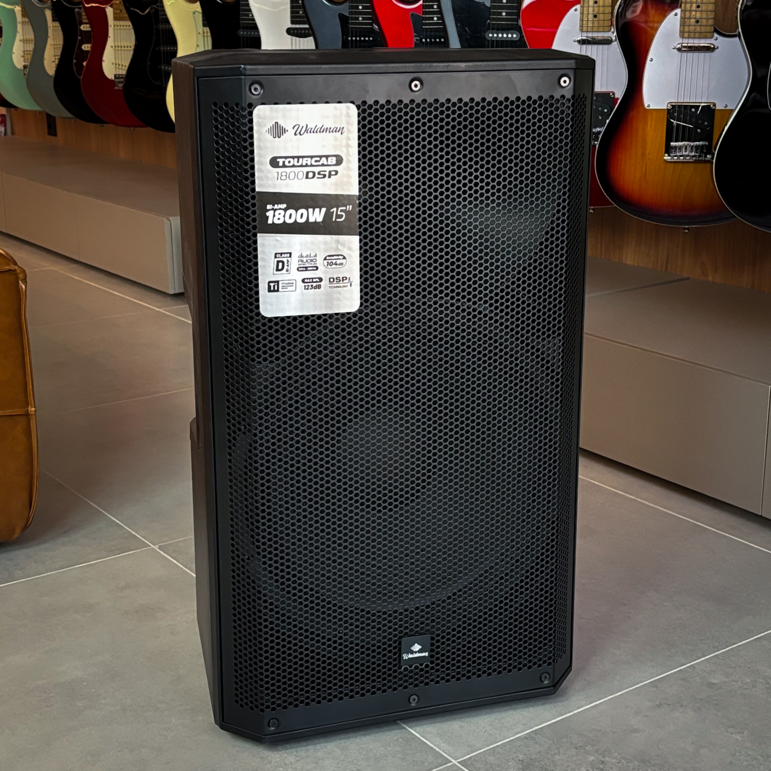 Caixa Ativa Waldman Tourcab 1800 DSP 15" 1800W bivolt - usb fm bluetooth - Guitar Shop CE | Loja ...