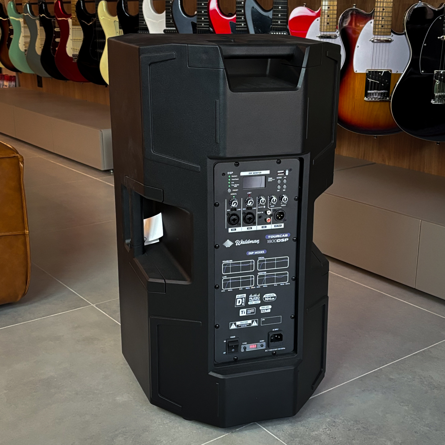 Caixa Ativa Waldman Tourcab 1800 DSP 15" 1800W bivolt - usb fm bluetooth - Guitar Shop CE | Loja ...