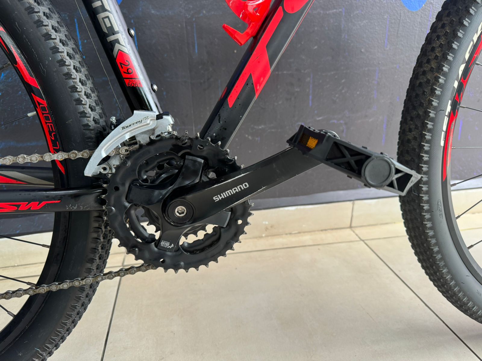 BICICLETA ARO 29 TSW HUNTER 24VEL TAM:17 COR: PRETA E VERMELHA SEMI ...