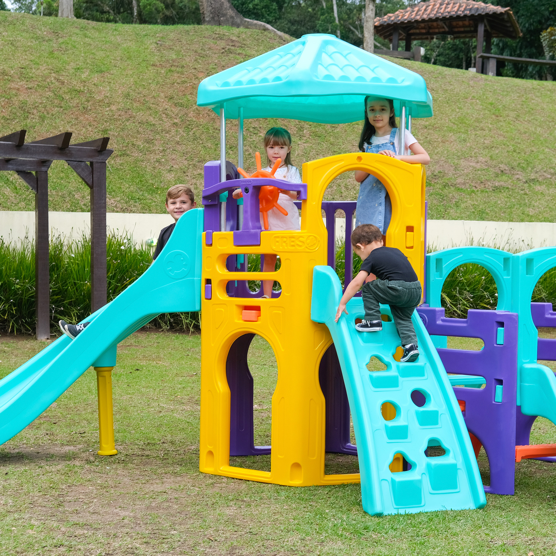 Playground Garden Freso com Escorregador Infantil - Freso - Loja ...