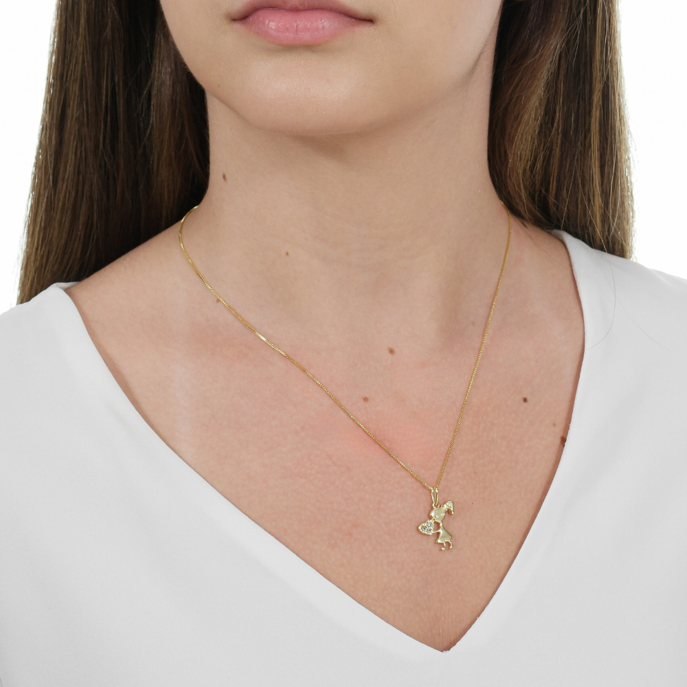 Colar menina com o coração na mão - Azaliz