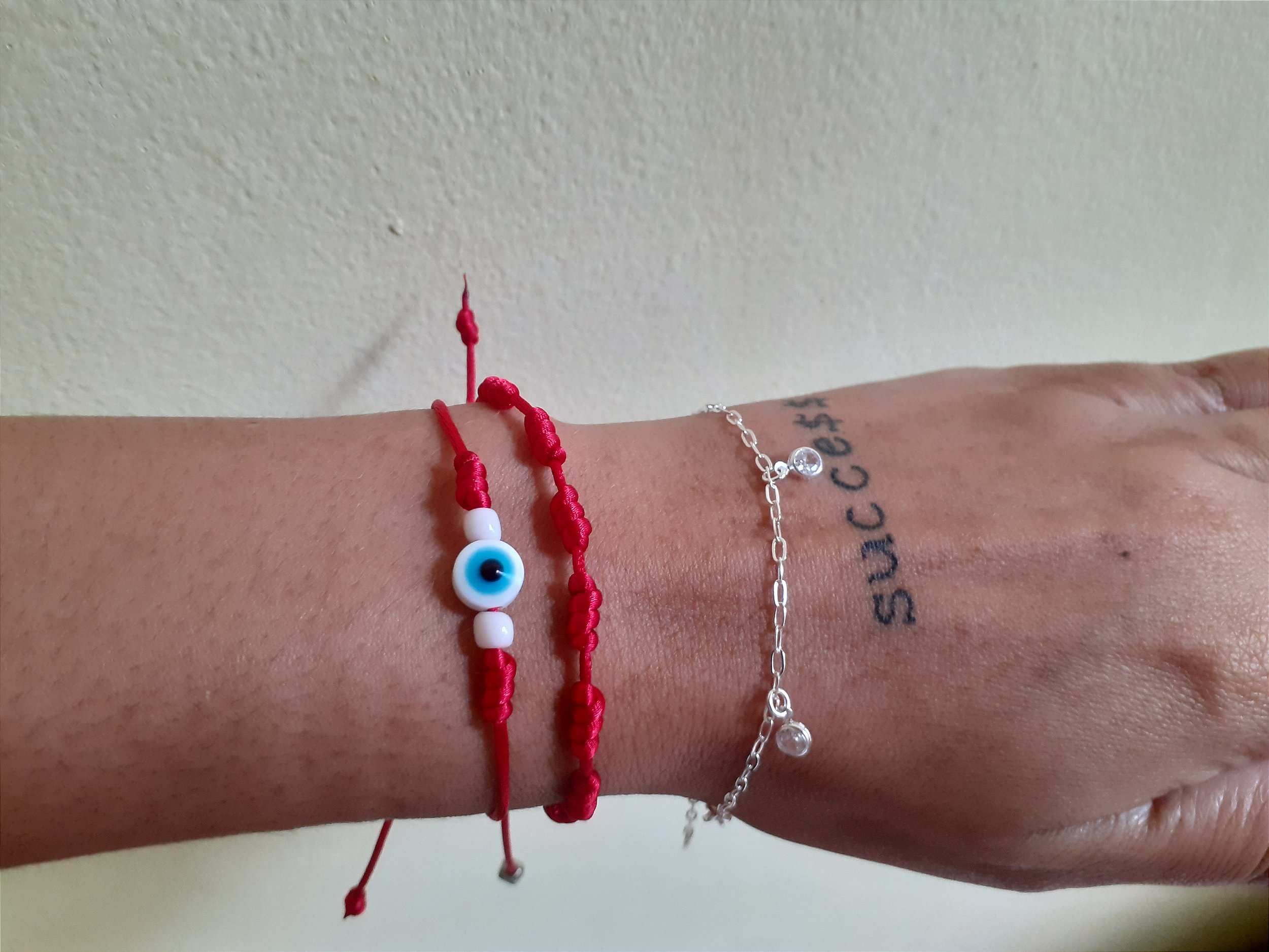 Kit com 2 pulseiras vermelha ( 1 unid olho grego e 1 unid 7 nós) - Sol Prata 925 Joias e Bijuterias