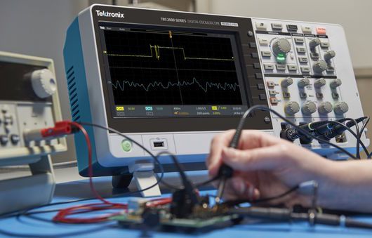 Tektronix TBS2104B - Osciloscópio de 100MHz, 5M de memória e 5 anos de ...