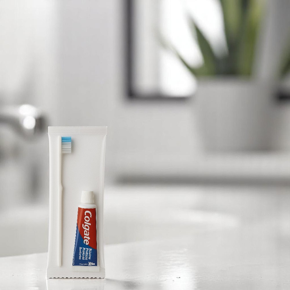Kit Escova de Dente com Creme Dental Colgate 30g - Master Hotelaria