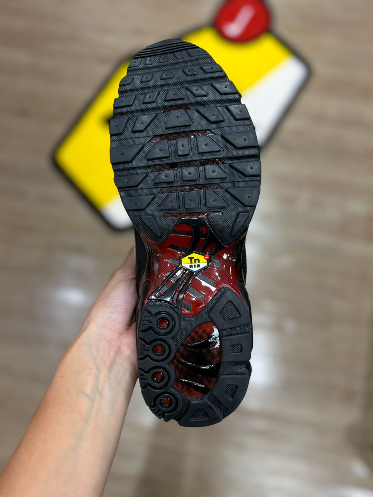 TENIS NIKE TN DEADPOOL PRETO VERMELHO - DA FANATICOS - Os melhores ...
