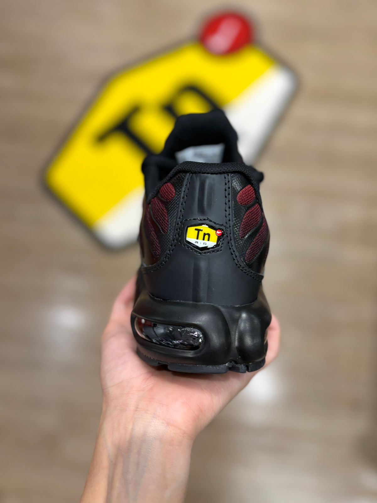 TENIS NIKE TN DEADPOOL PRETO VERMELHO - DA FANATICOS - Os melhores ...