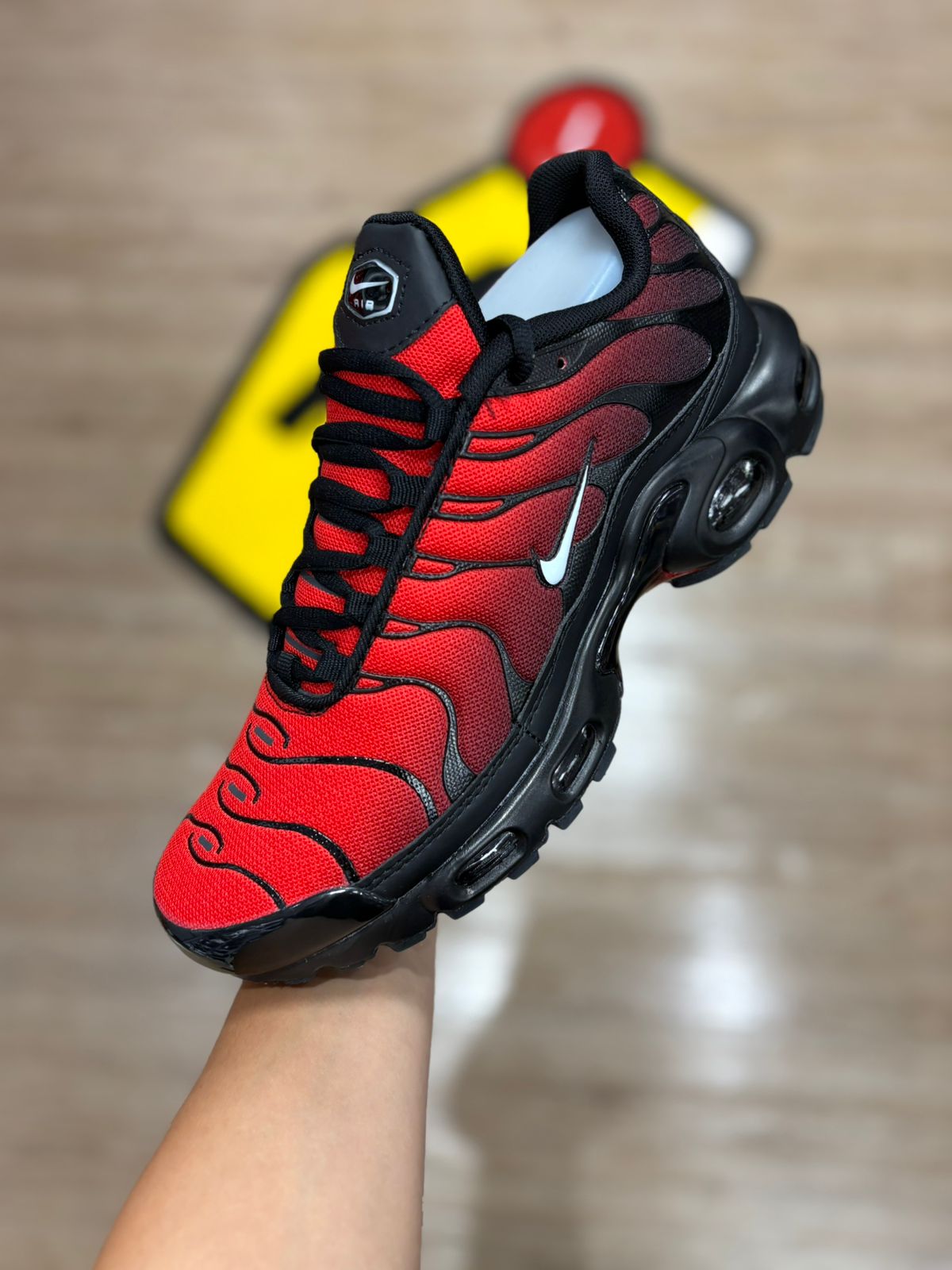 TENIS NIKE TN DEADPOOL PRETO VERMELHO - DA FANATICOS - Os melhores ...