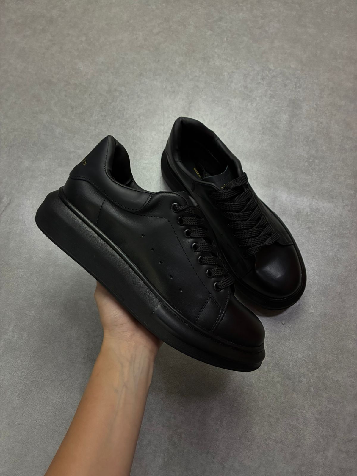 Tenis Alexander McQueen Basic Preto - DA FANATICOS - Os melhores ...