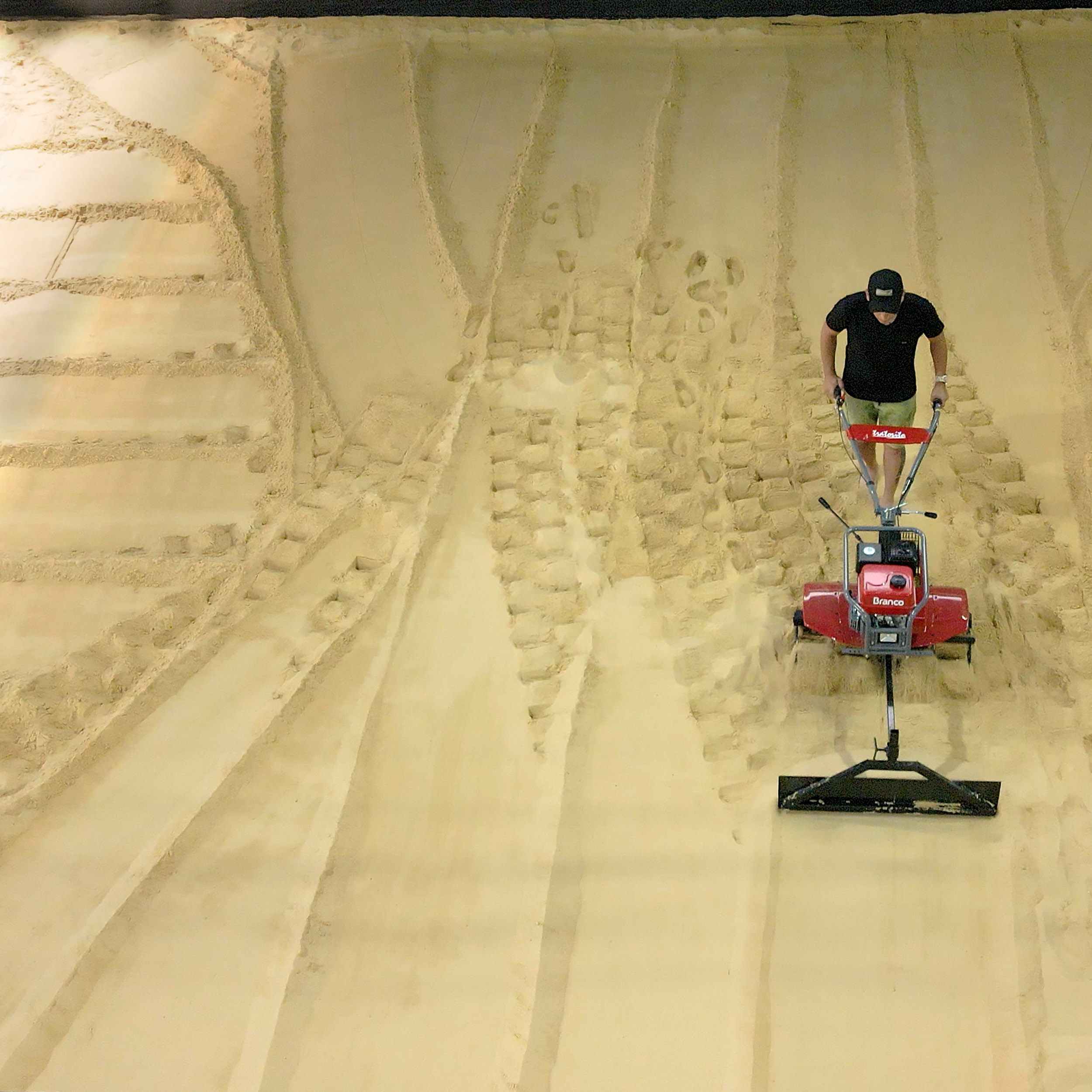 Máquina de Descompactar Nivelar Areia a Gasolina Branco Bttg 7,5hp ...