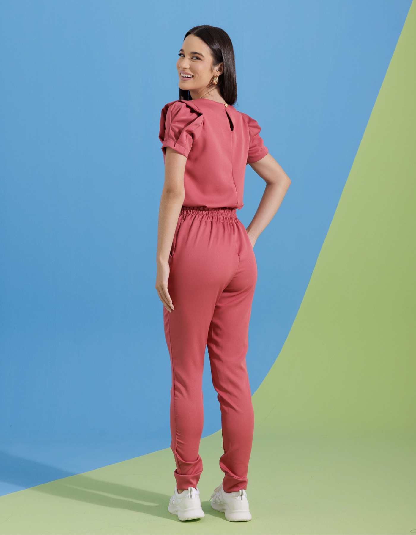 Scrub Feminino Selena Vermelho Cardinal - Dra. Charm