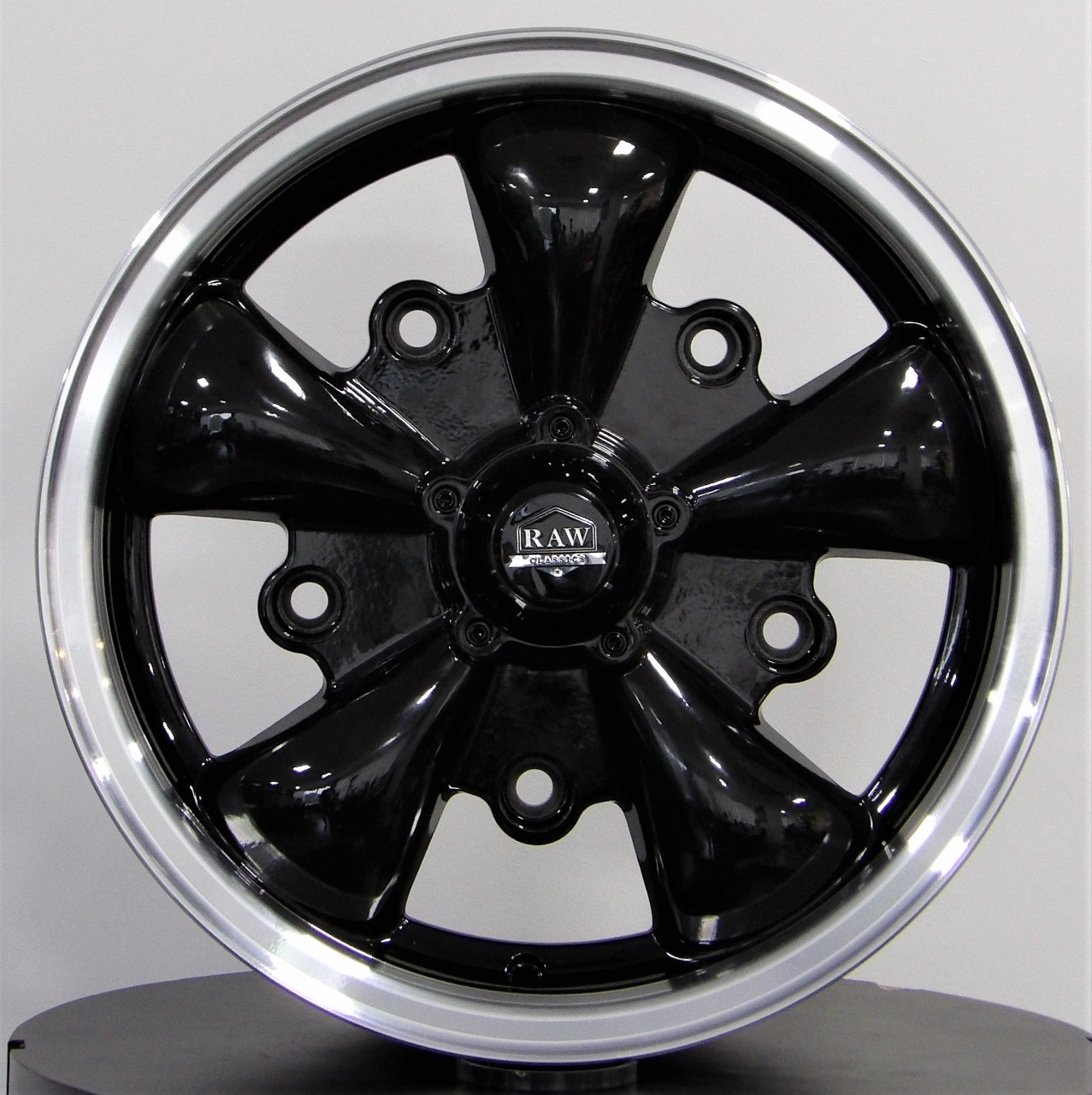 Rodas 5 Spooke aro 15 preto 5x205 - Perfecta Rodas