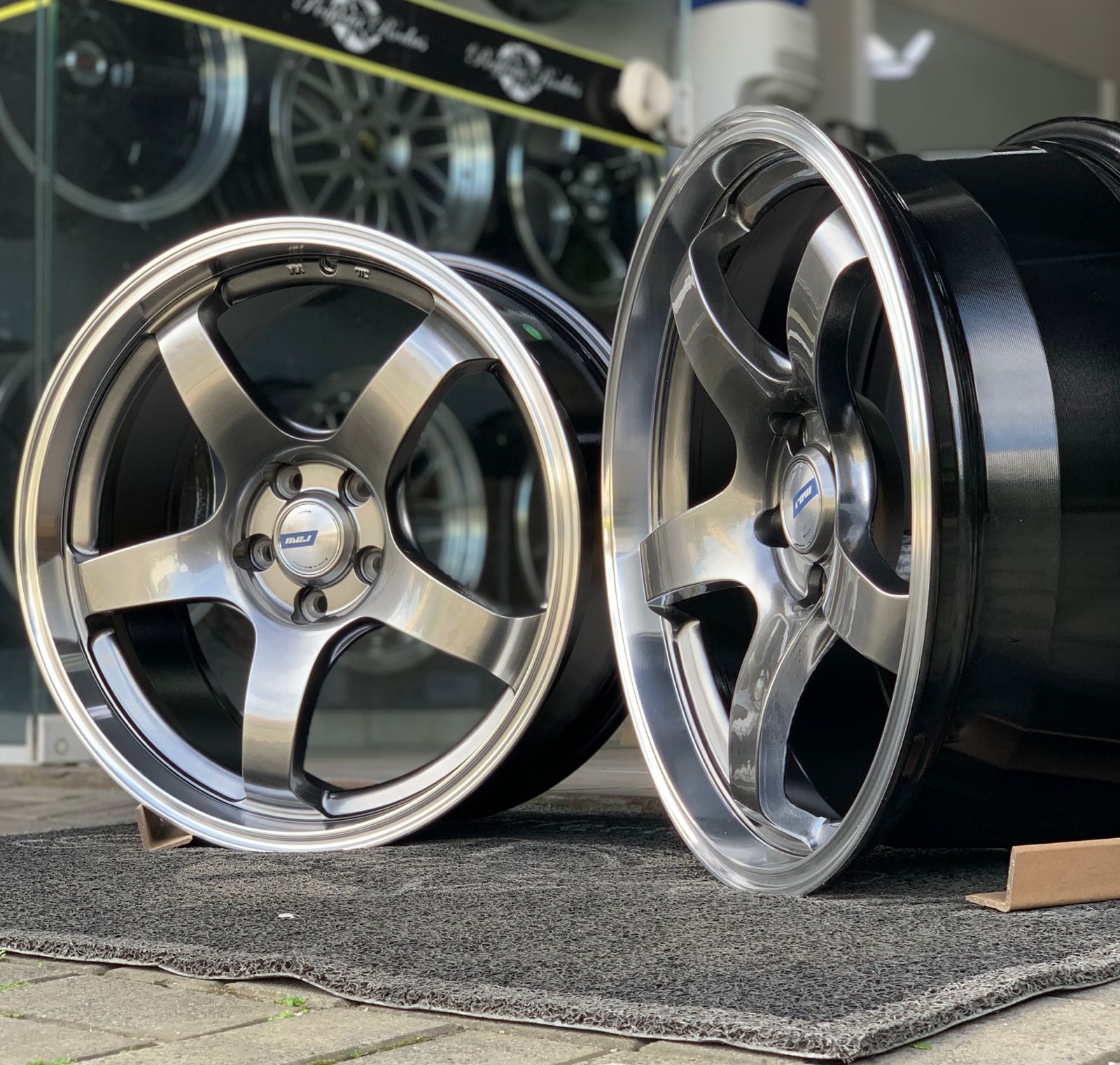 RODAS ADVAN GT ARO 19 TALA 8,5 FURAÇÃO 5X112 FLOW FORMING - Perfecta Rodas