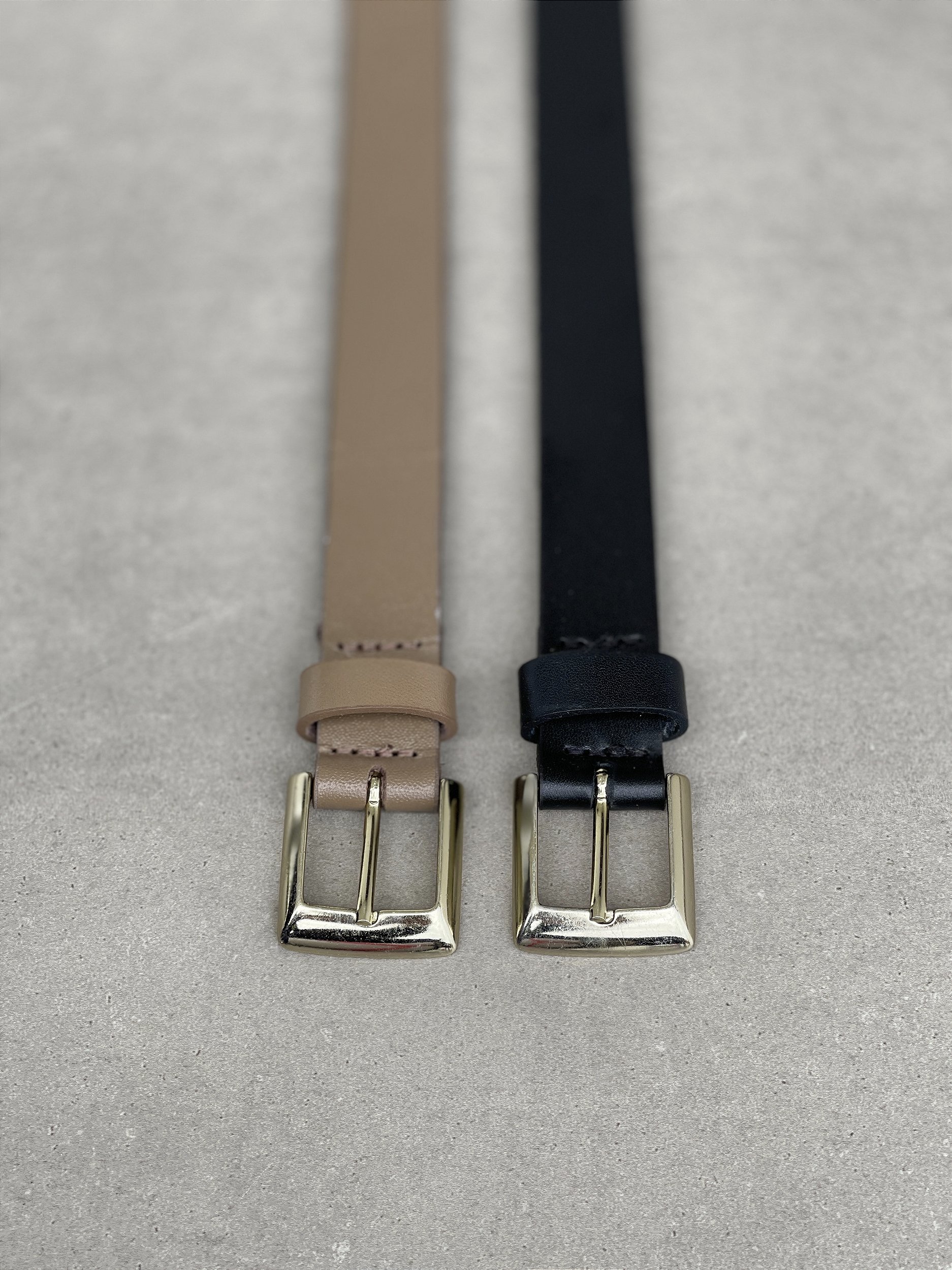 Cinto Feminino Basic em Couro Lohaz Preto/Ouro - lohaz.com.br