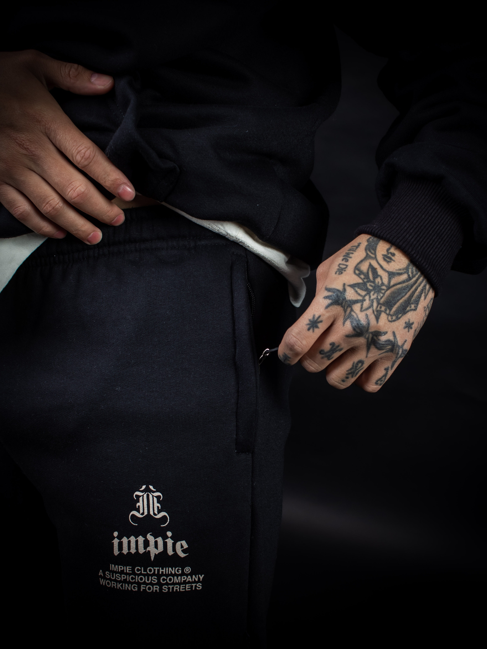 CALÇA DE MOLETOM IMPIE GENERATIONS PRETA - Impie Clothing - Streetwear ...