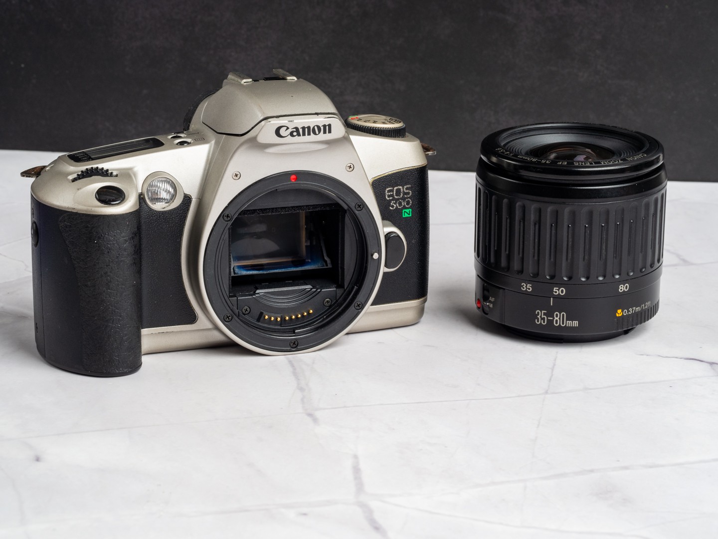 Câmera 35mm - Canon EOS 500N + Lente 35-80mm (8/10) + Alça Nova - Foto ...