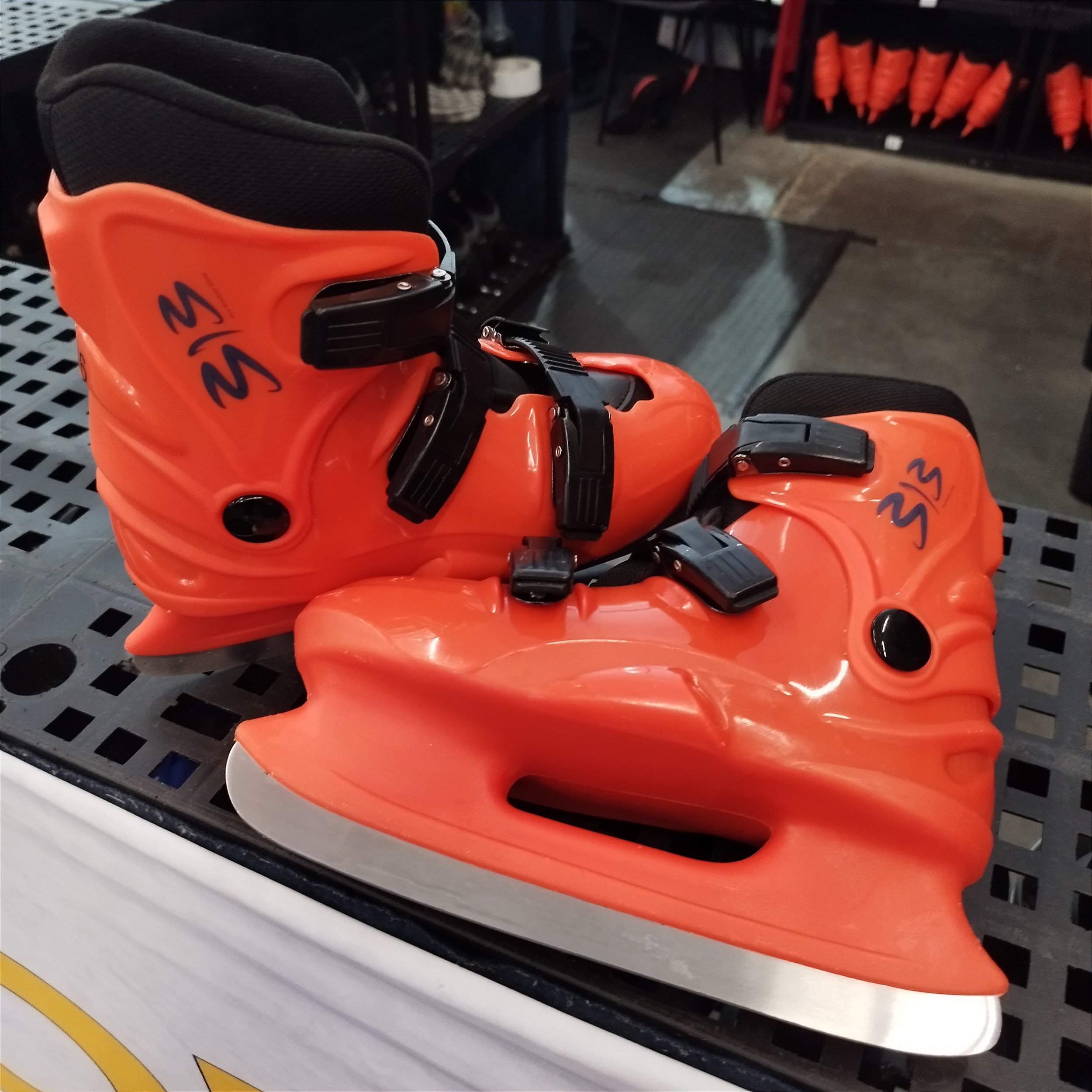 Patins de patinação no gelo para pistas de aluguel - Equipamentos para ...