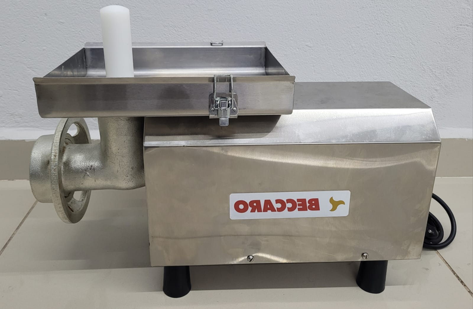 Moedor De Carne B8 Inox Maltbec Beccaro Bivolt 0,5cv [Usado] - Ilha das Cozinhas - Comércio de ...