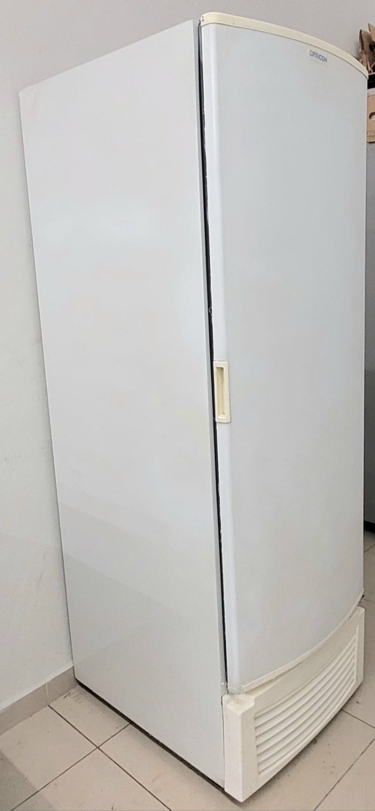 Freezer Vertical Grande Tampa Cega Dupla Função 569L Fricon [usado ...