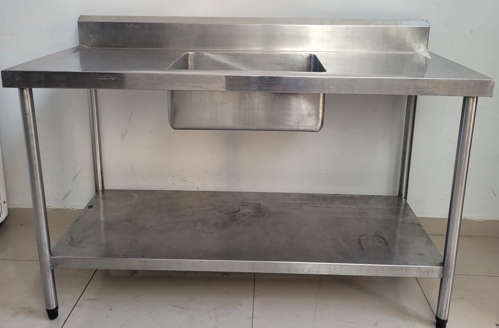 Pia 100% Inox com cuba central e prateleira inferior 1.40m [Usado ...