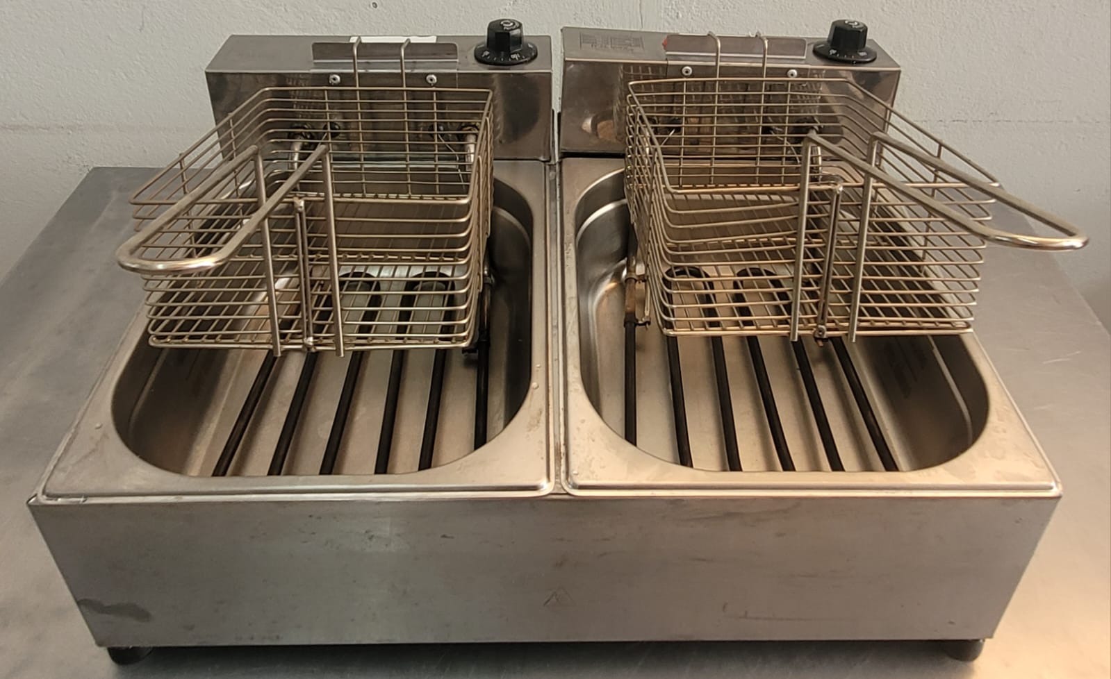 Fritadeira Elétrica 10L duas cubas de 5L 220v - Ital Inox [Usada ...