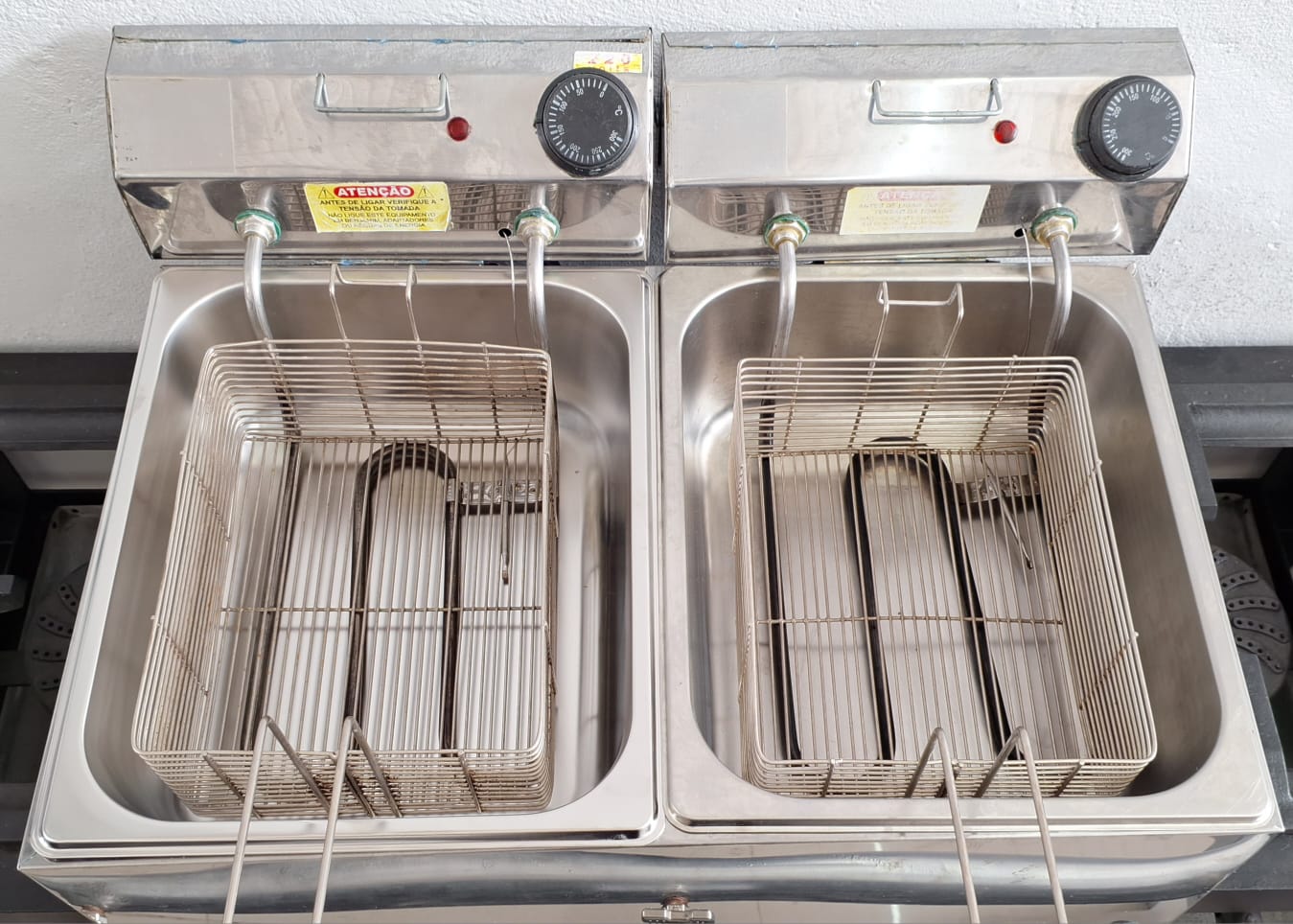 Fritadeira Elétrica 10L 2 Cubas de 5L 220V - Ital Inox [Usada] - Ilha ...