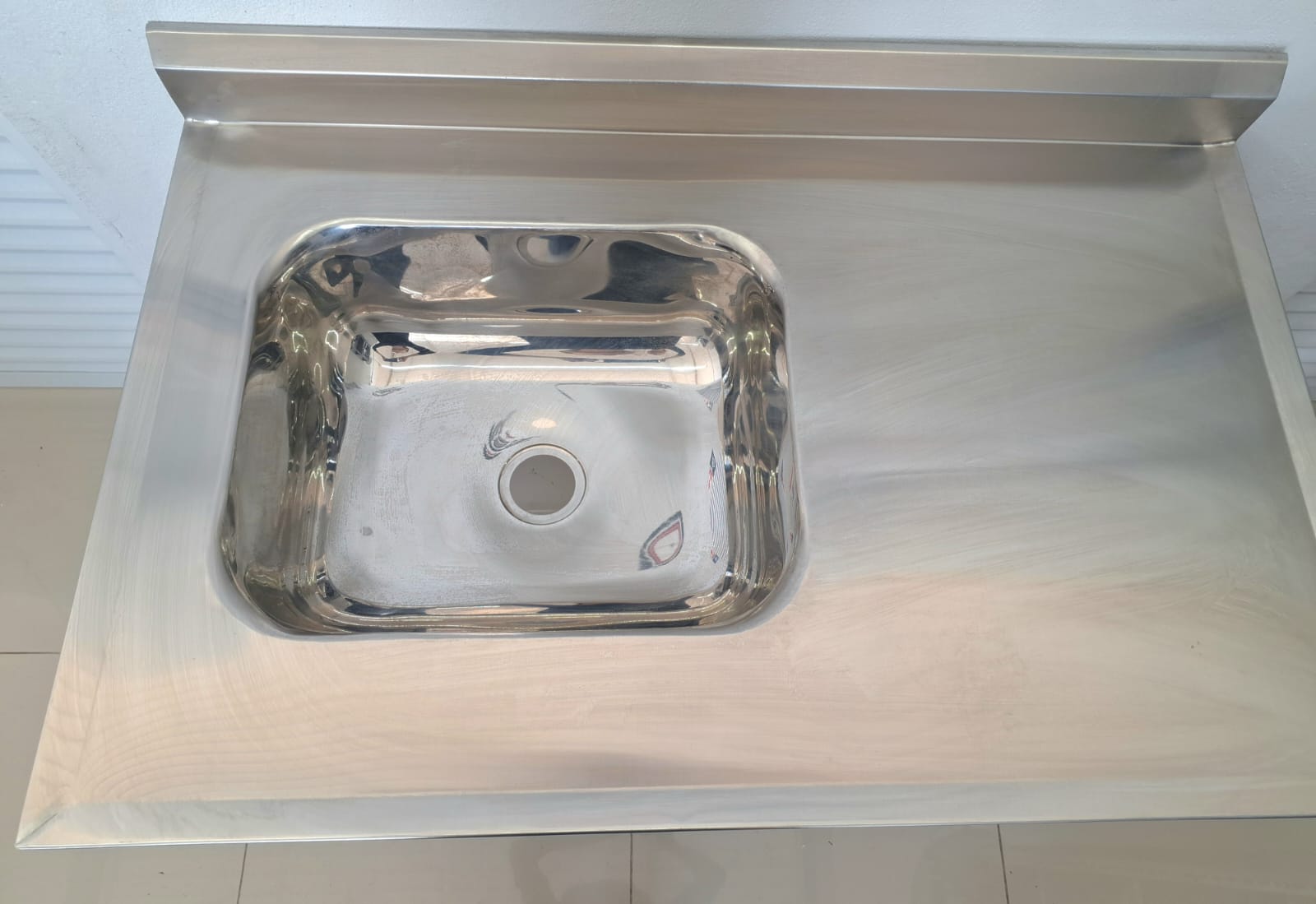 Bancada com cuba esquerda / Pia Totalmente em Inox 304 - 1.10m x 90cm x ...