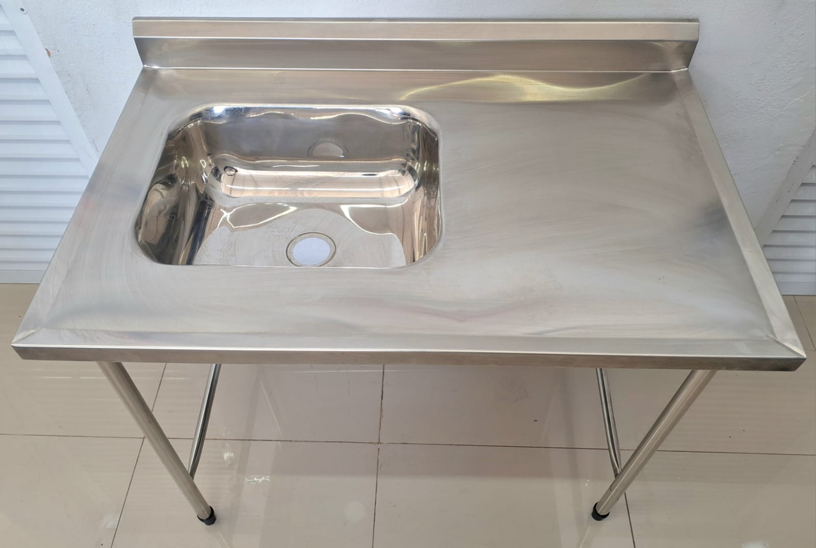 Bancada com cuba esquerda / Pia Totalmente em Inox 304 - 1.10m x 90cm x ...