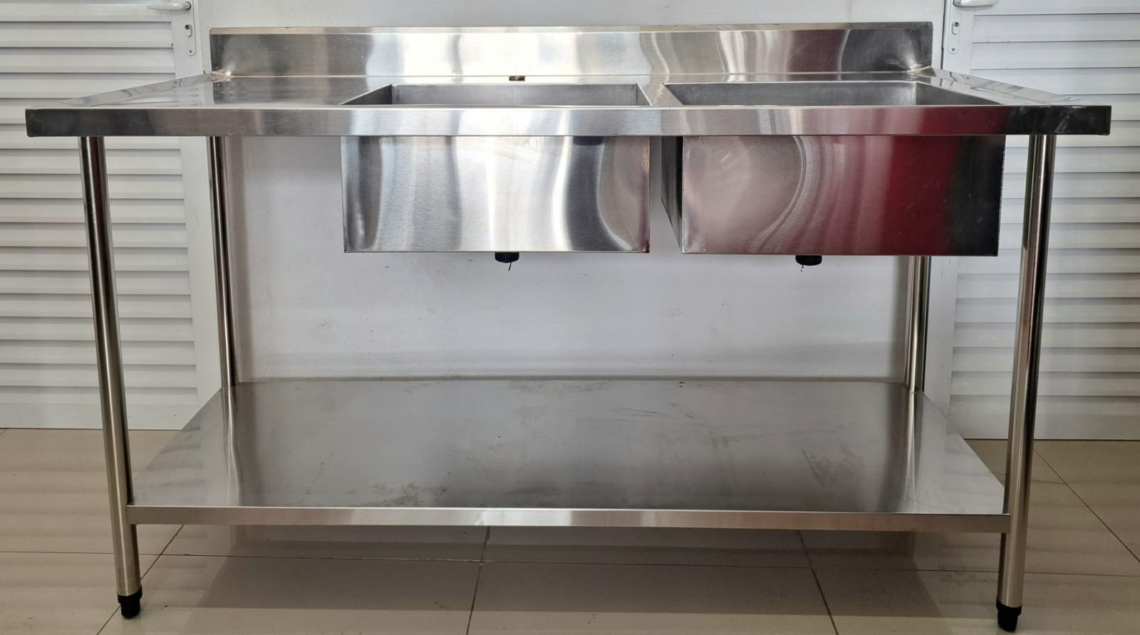 Bancada / Pia totalmente em Aço Inox com 2 cubas direitas - 1.60m x ...
