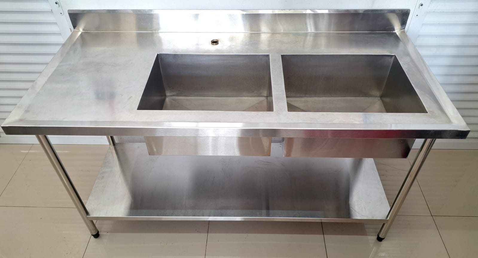 Bancada / Pia totalmente em Aço Inox com 2 cubas direitas - 1.60m x ...