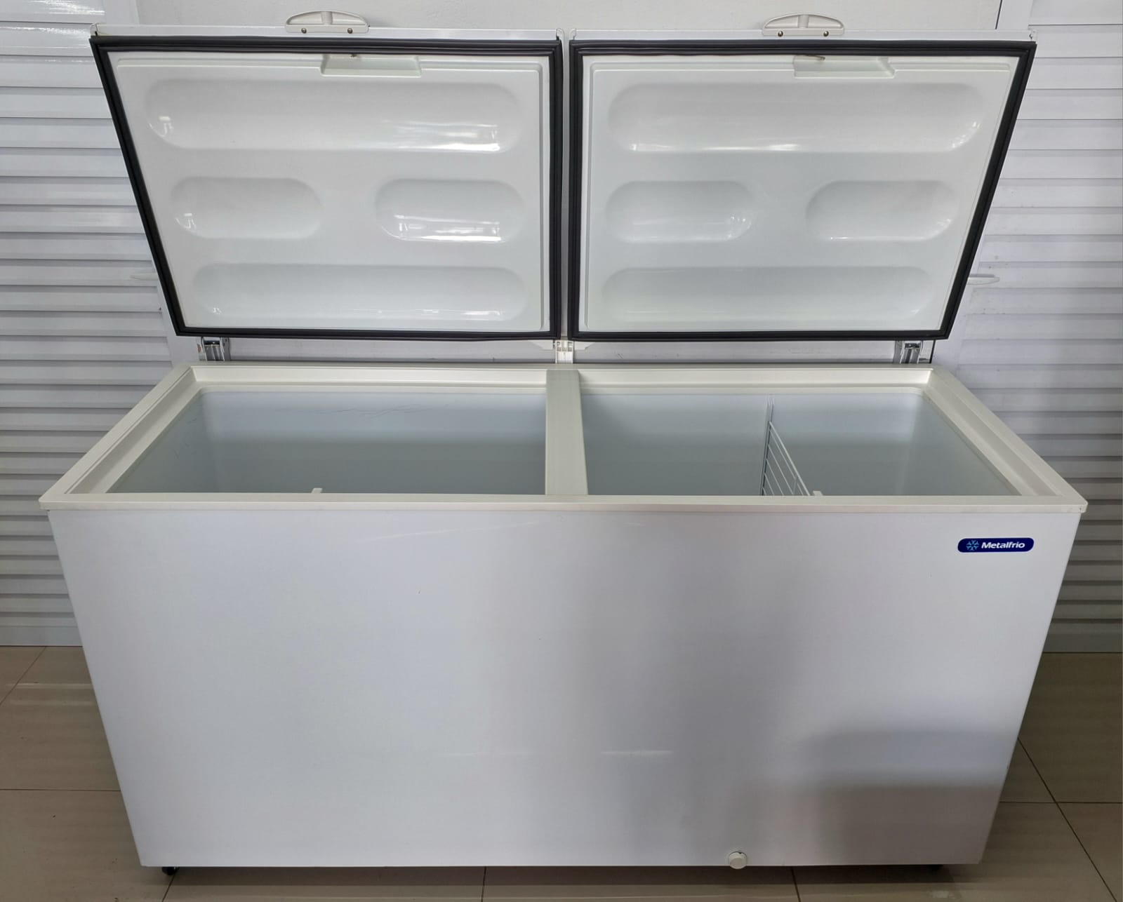 Freezer e Refrigerador Horizontal DA550 Com 546 Litros e 2 Portas ...